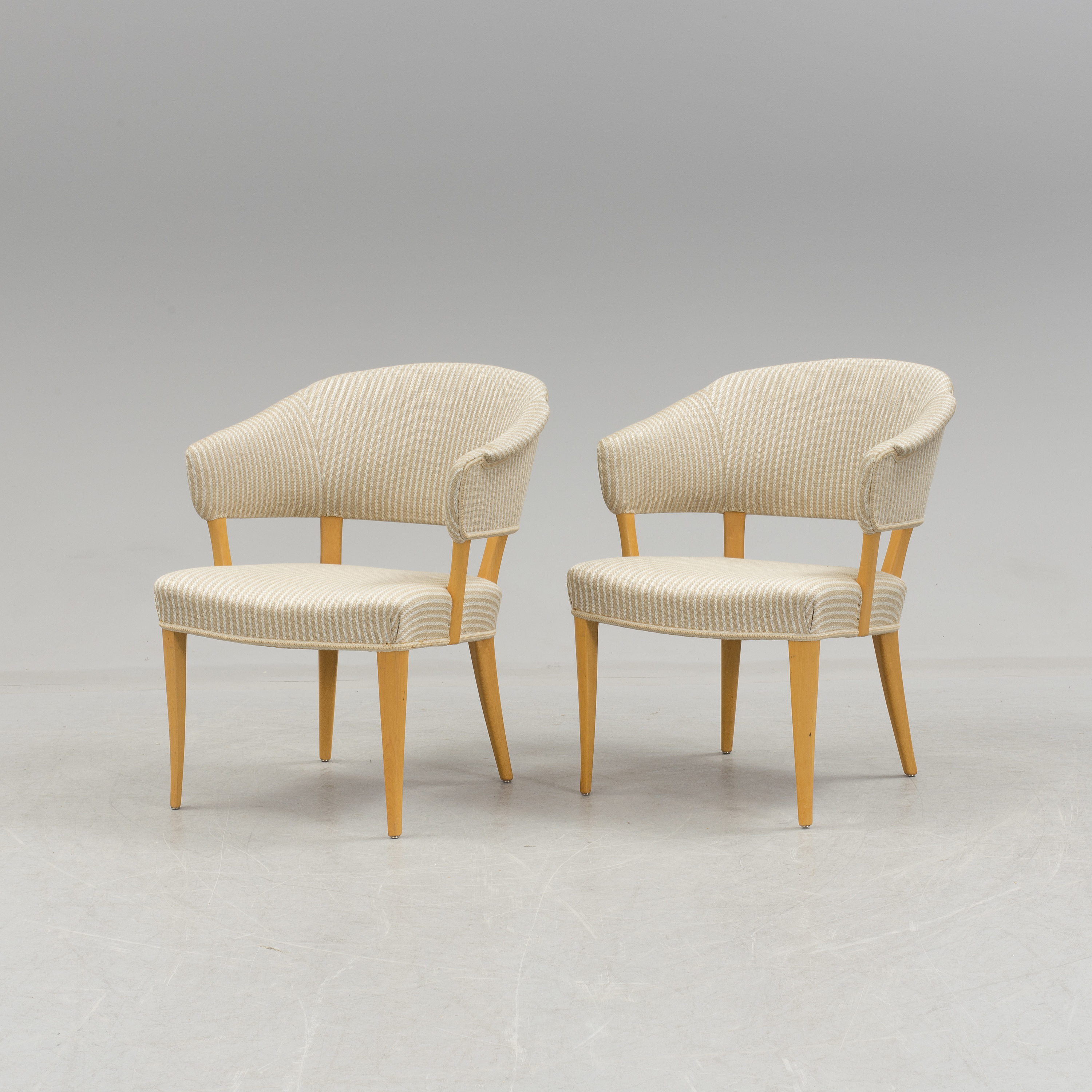 CARL MALMSTEN, karmstolar, ett par "Lata Greven". - Bukowskis