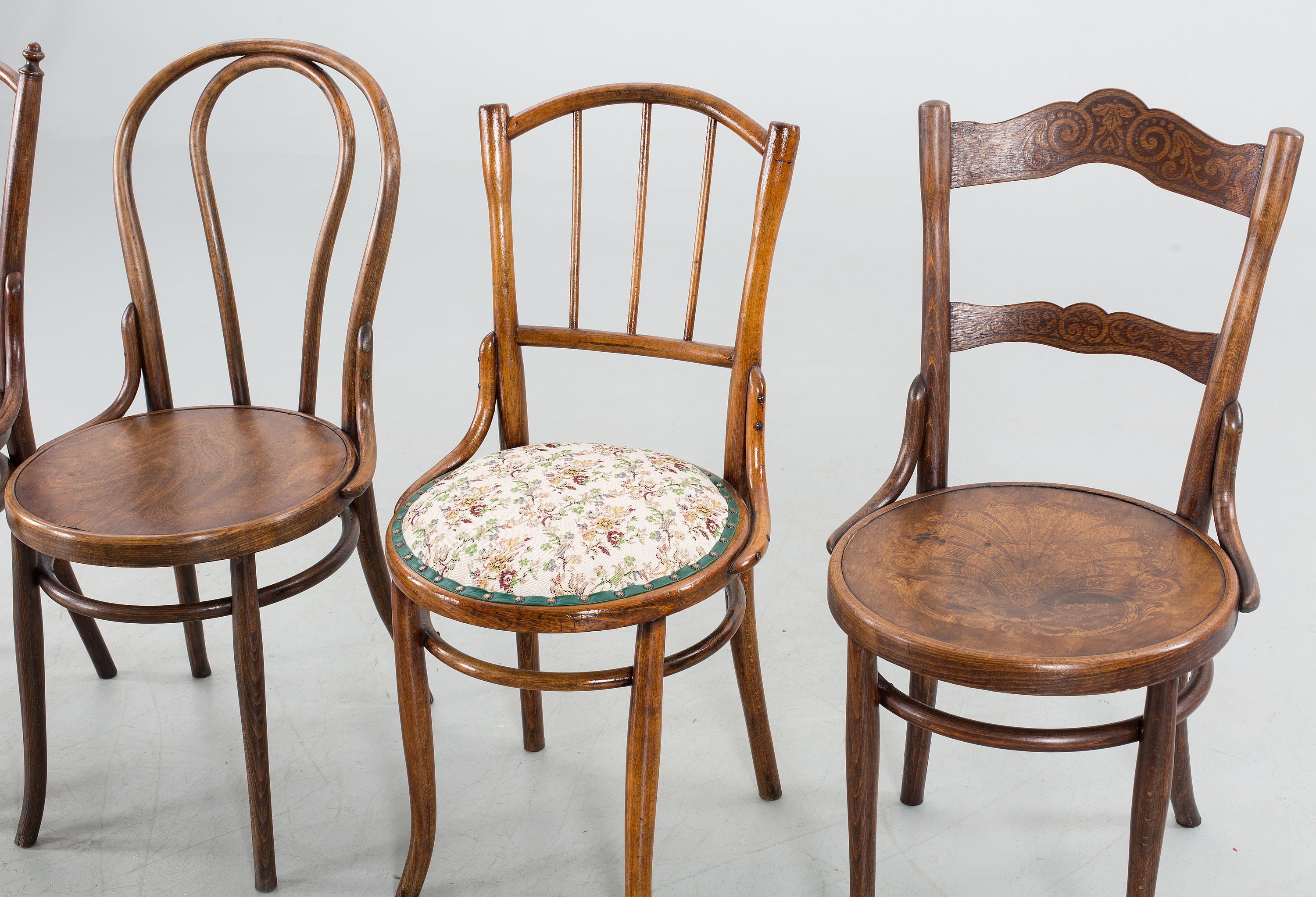 STOLAR, 4 st olika modeller. En märkt Thonet. - Bukowskis