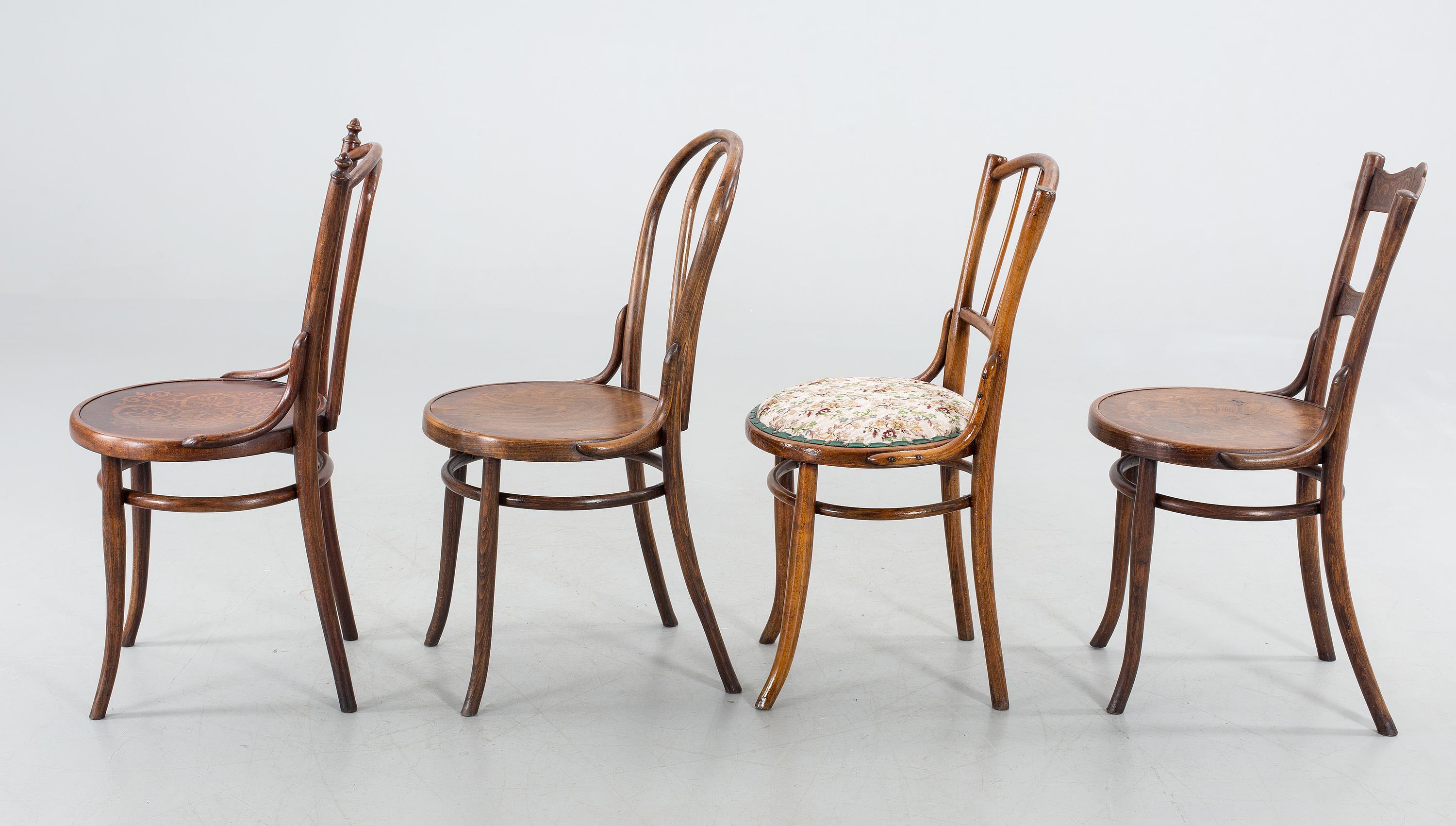 STOLAR, 4 st olika modeller. En märkt Thonet. - Bukowskis