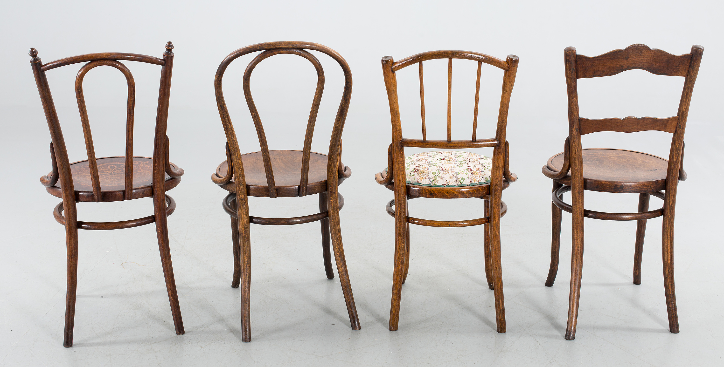 STOLAR, 4 st olika modeller. En märkt Thonet. - Bukowskis