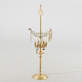 A BAROC STYLE 20TH CENTURY LAMP. - Bukowskis