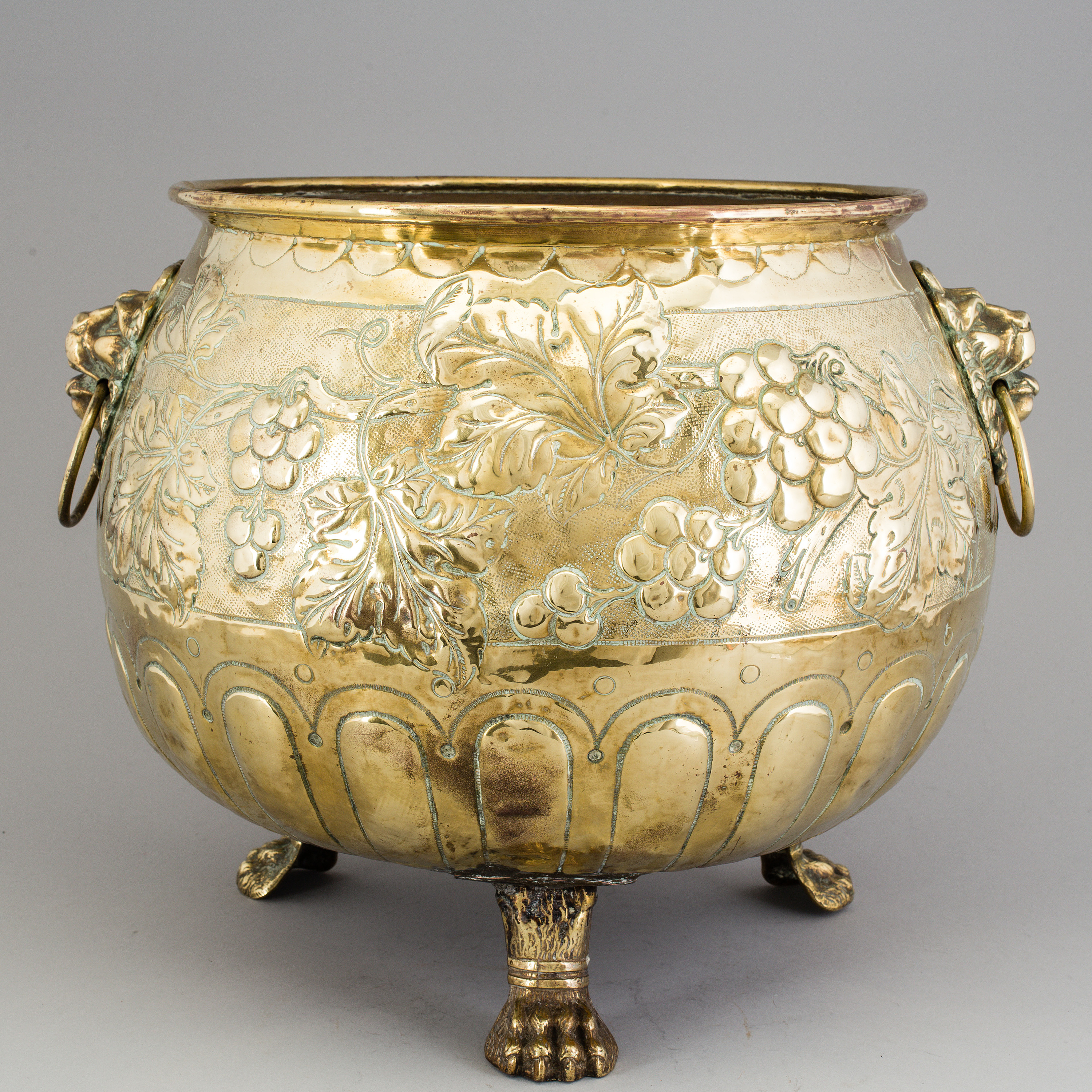 A 19th century brass flower pot. - Bukowskis
