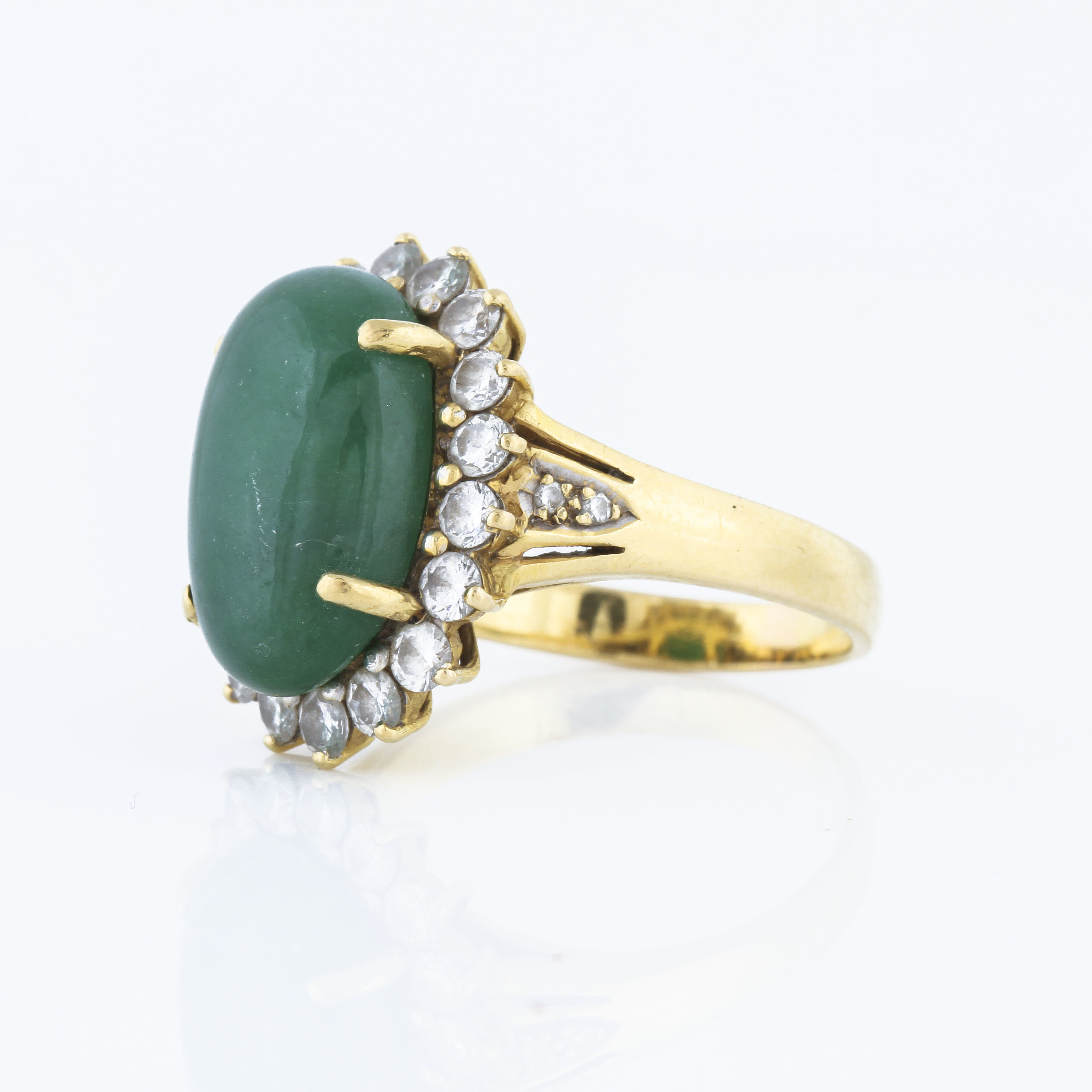 RING, med nefrit och briljantslipade diamanter. - Bukowskis