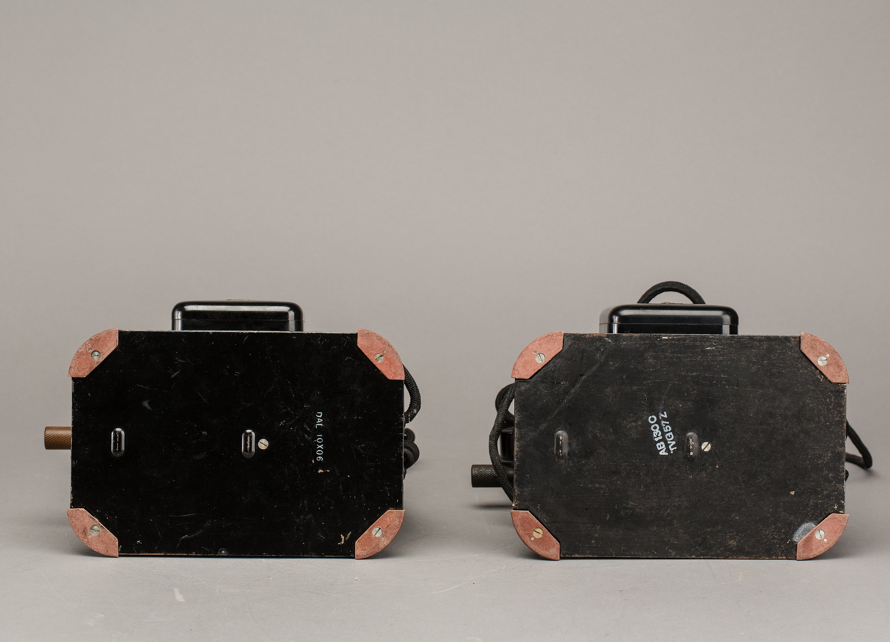 TELEFONER, 2 ST LM ERICSSON SAMT TELEVERKET, 1900-TALETS FÖRSTA HÄLFT ...