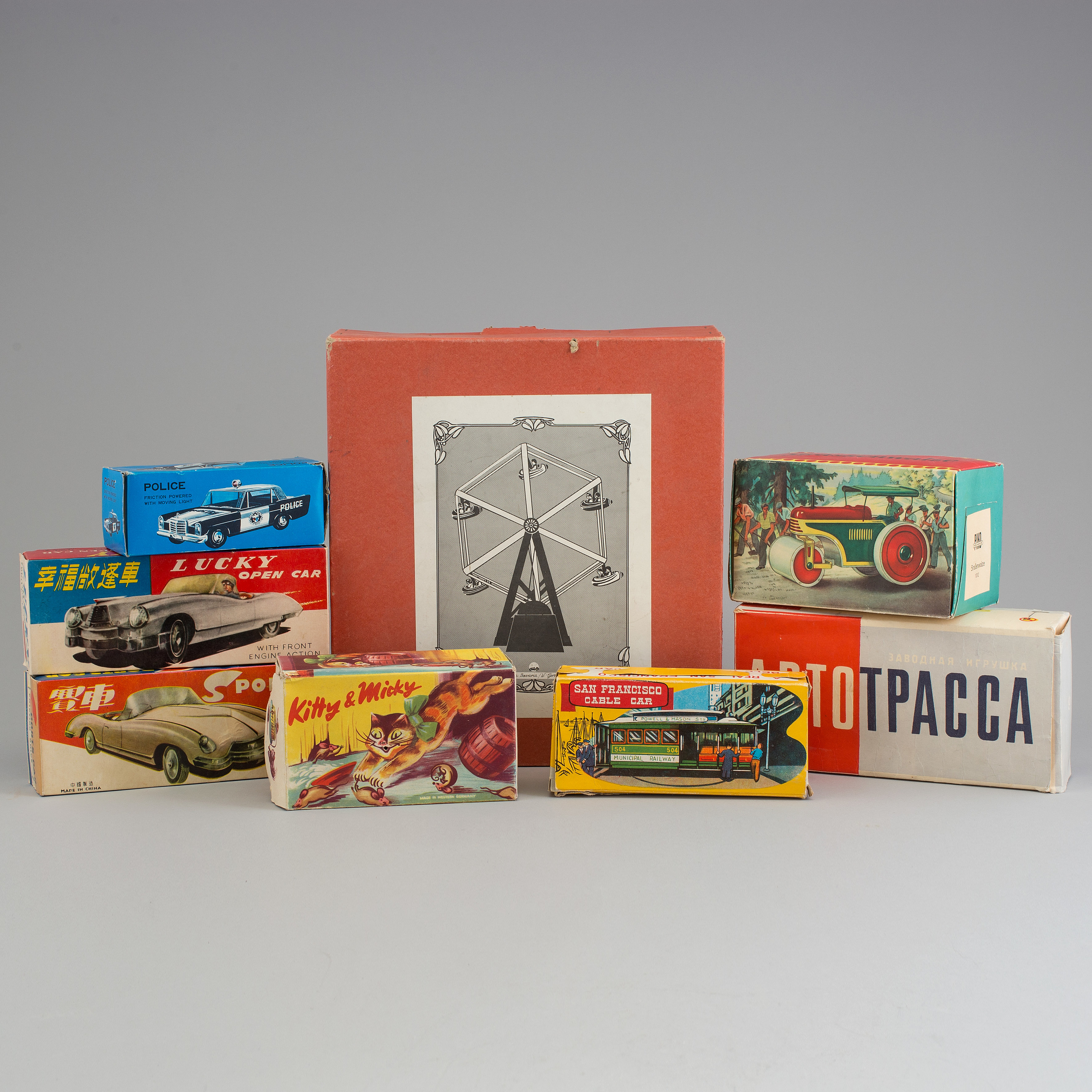 A lot of eight tinplate toys late 20th century. - Bukowskis