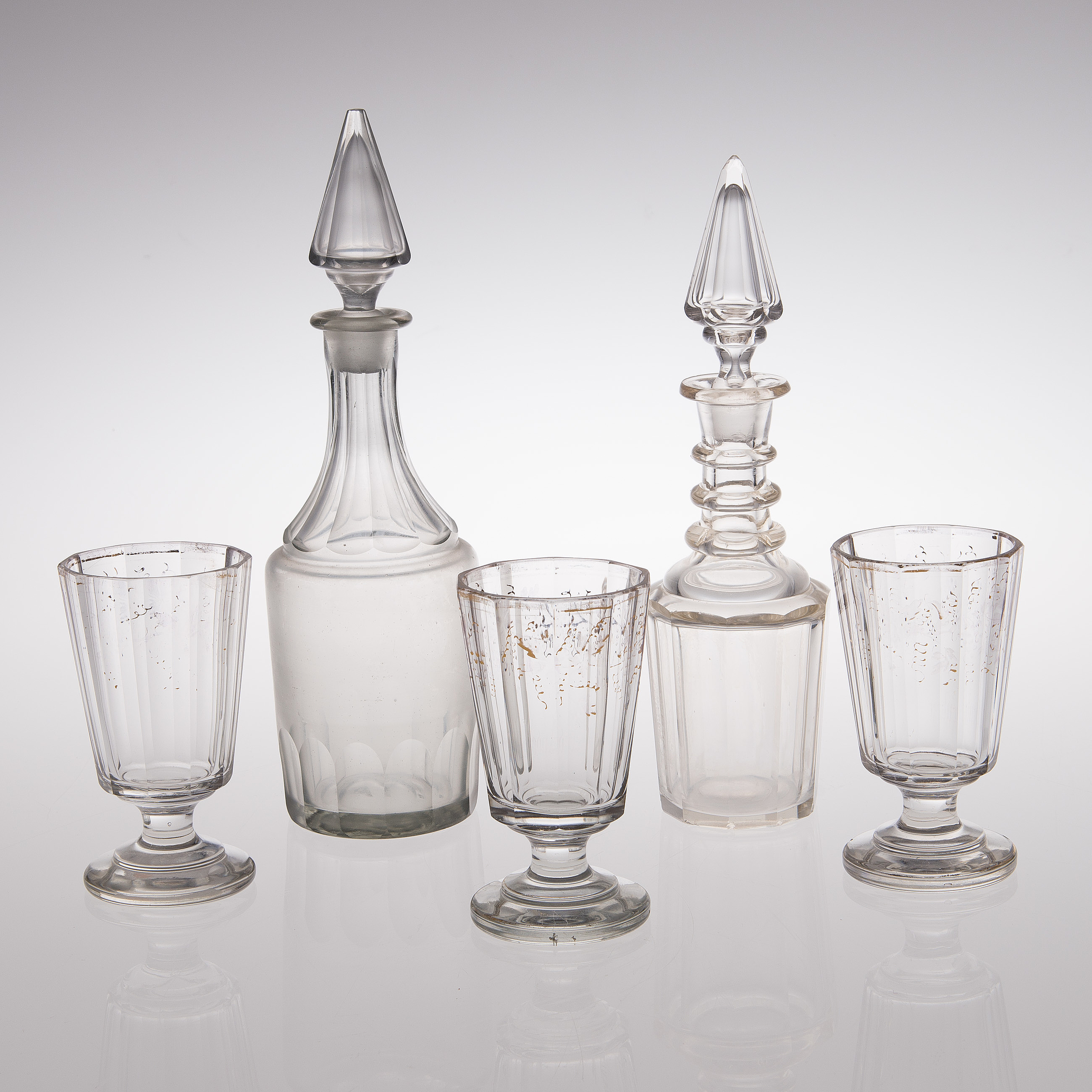 VINGLAS 3 ST OCH KARAFFER 2 ST, glas 1800-tal. - Bukowskis