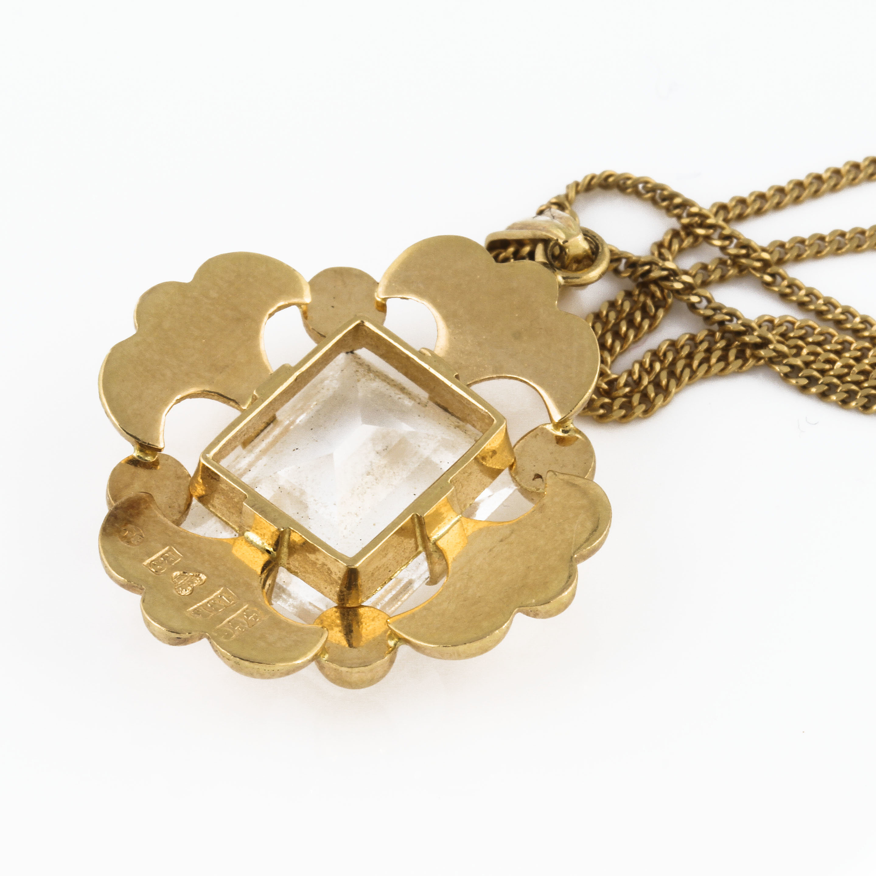 A synthetic spinell pendant by Trege, Göteborg, 1952. - Bukowskis