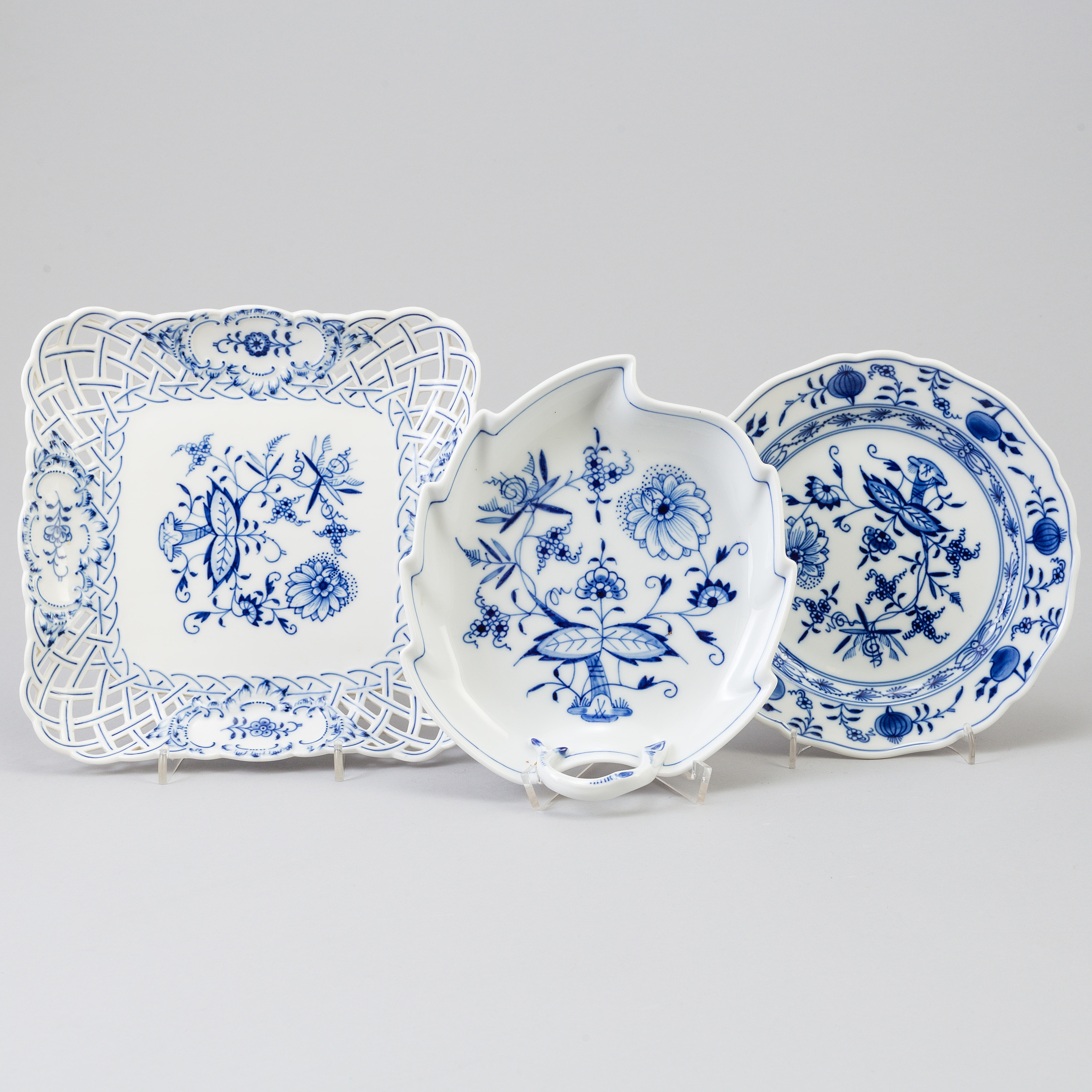 A set of 63 pieces of tableware by Meissen, 20th century. - Bukowskis