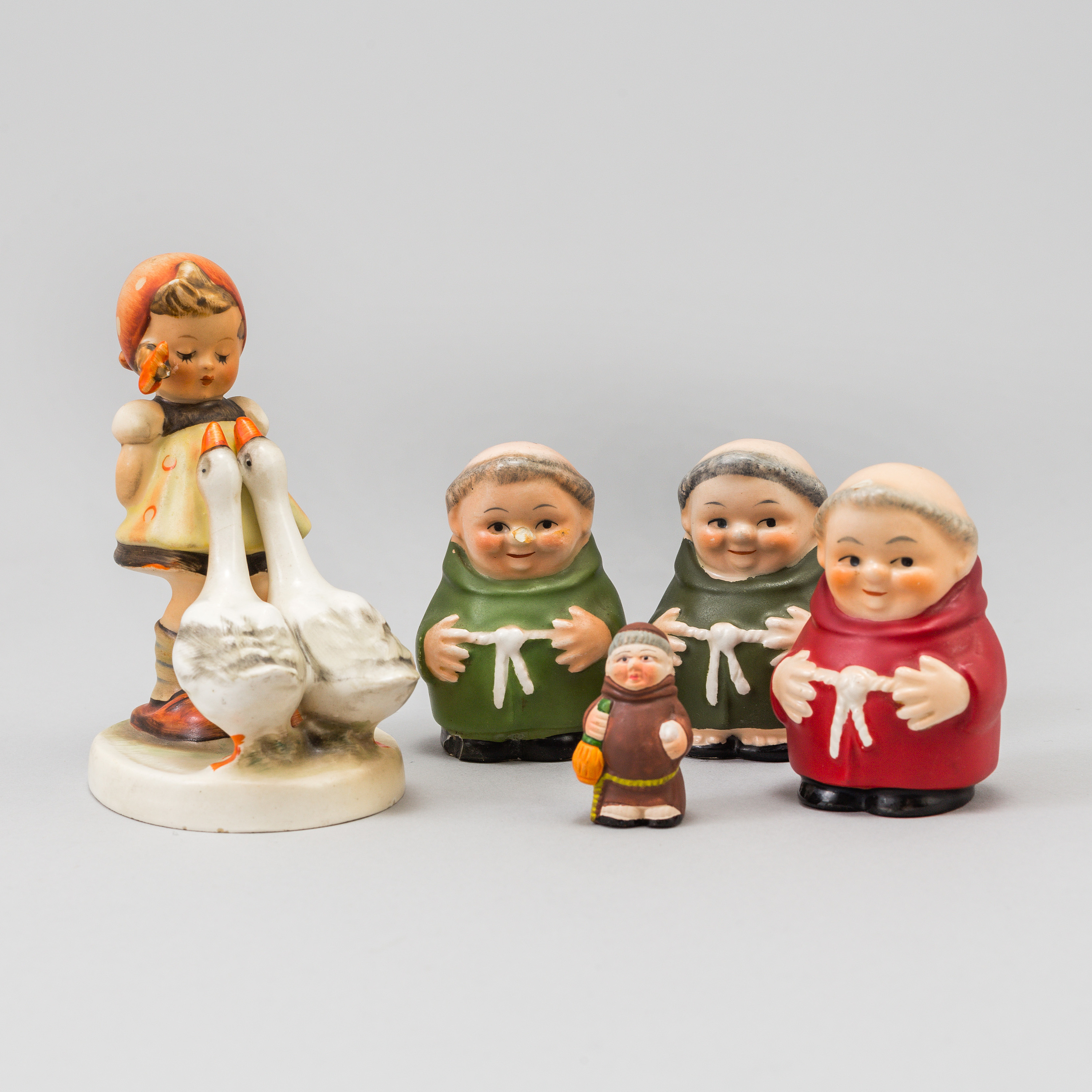 FIGURINER, SENAPSBURK, SALTSTRÖARE, SPARBÖSSA, PEPPARSTRÖARE & KANNOR ...