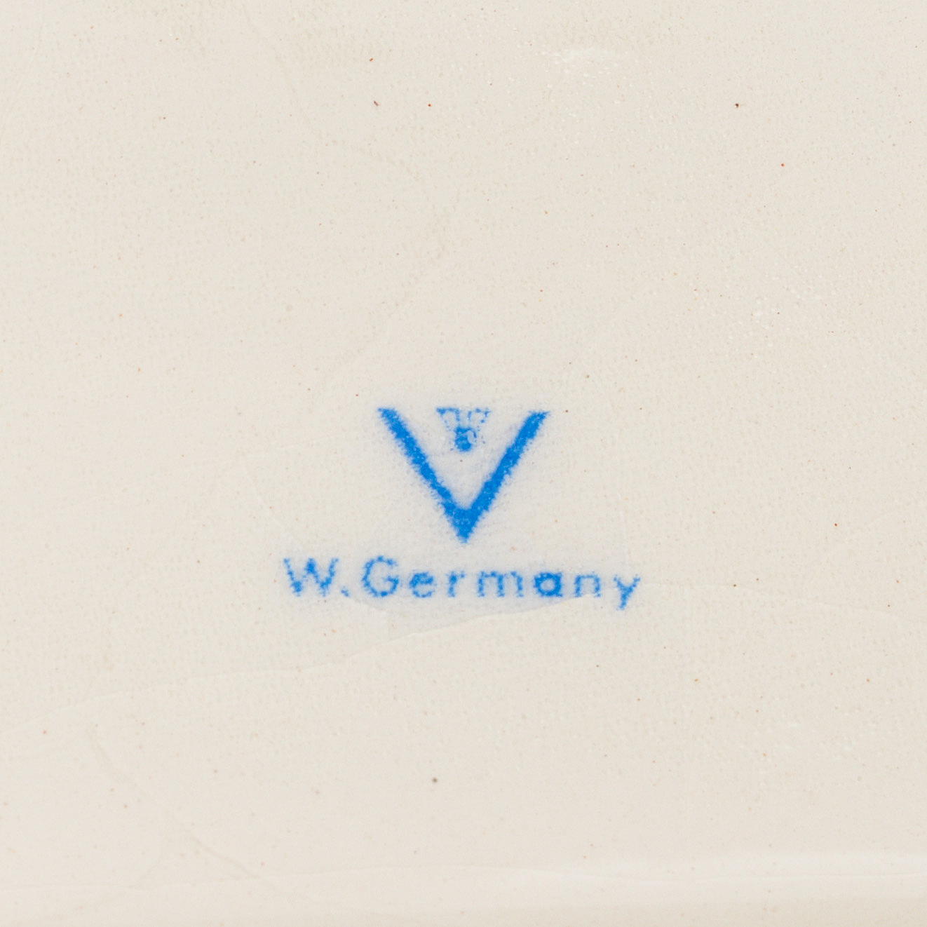 FIGURINER, SENAPSBURK, SALTSTRÖARE, SPARBÖSSA, PEPPARSTRÖARE & KANNOR ...