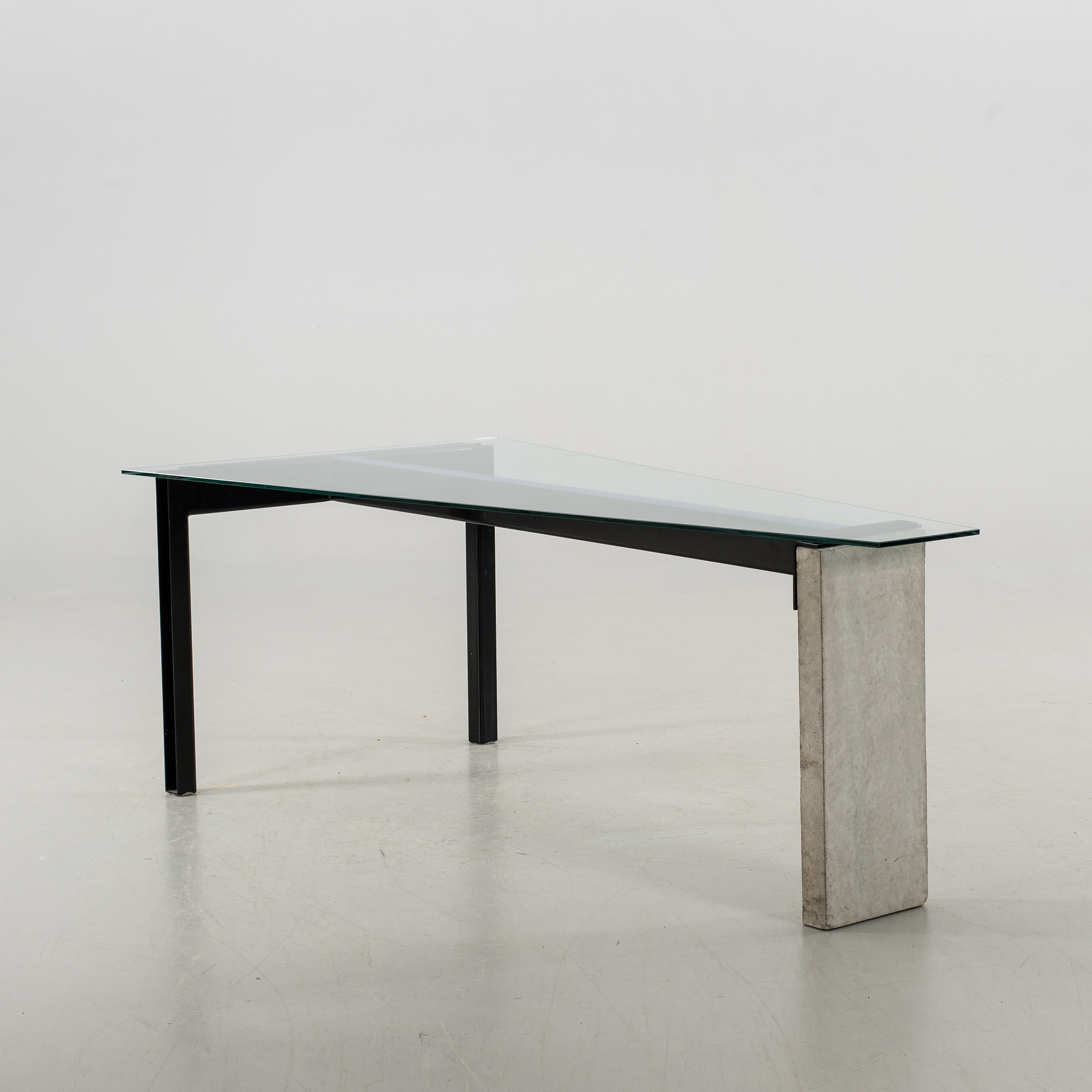 JONAS BOHLIN, soffbord, "Concrete", Källemo, Värnamo. - Bukowskis