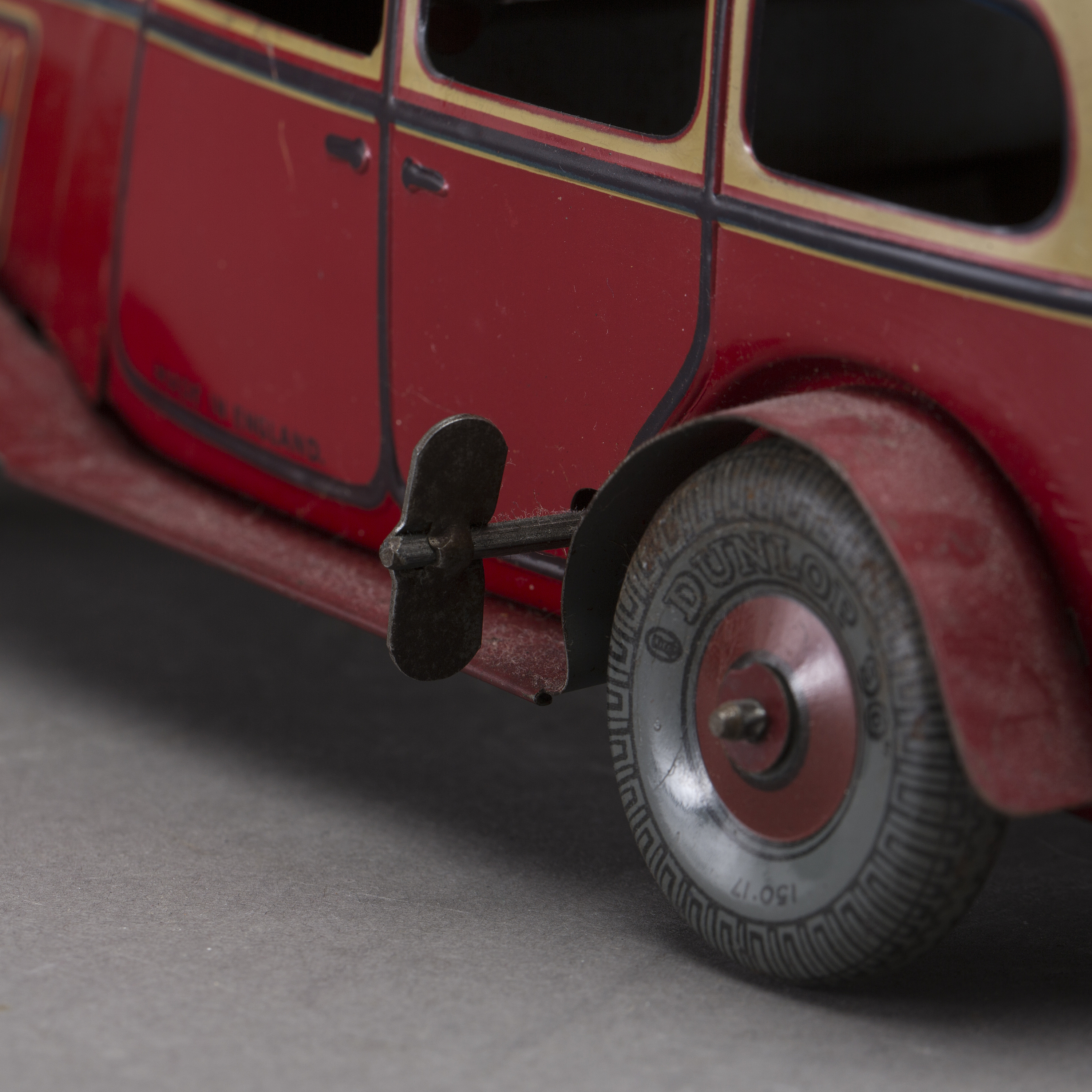 A set of two toy cars, first half of the 20th century. - Bukowskis