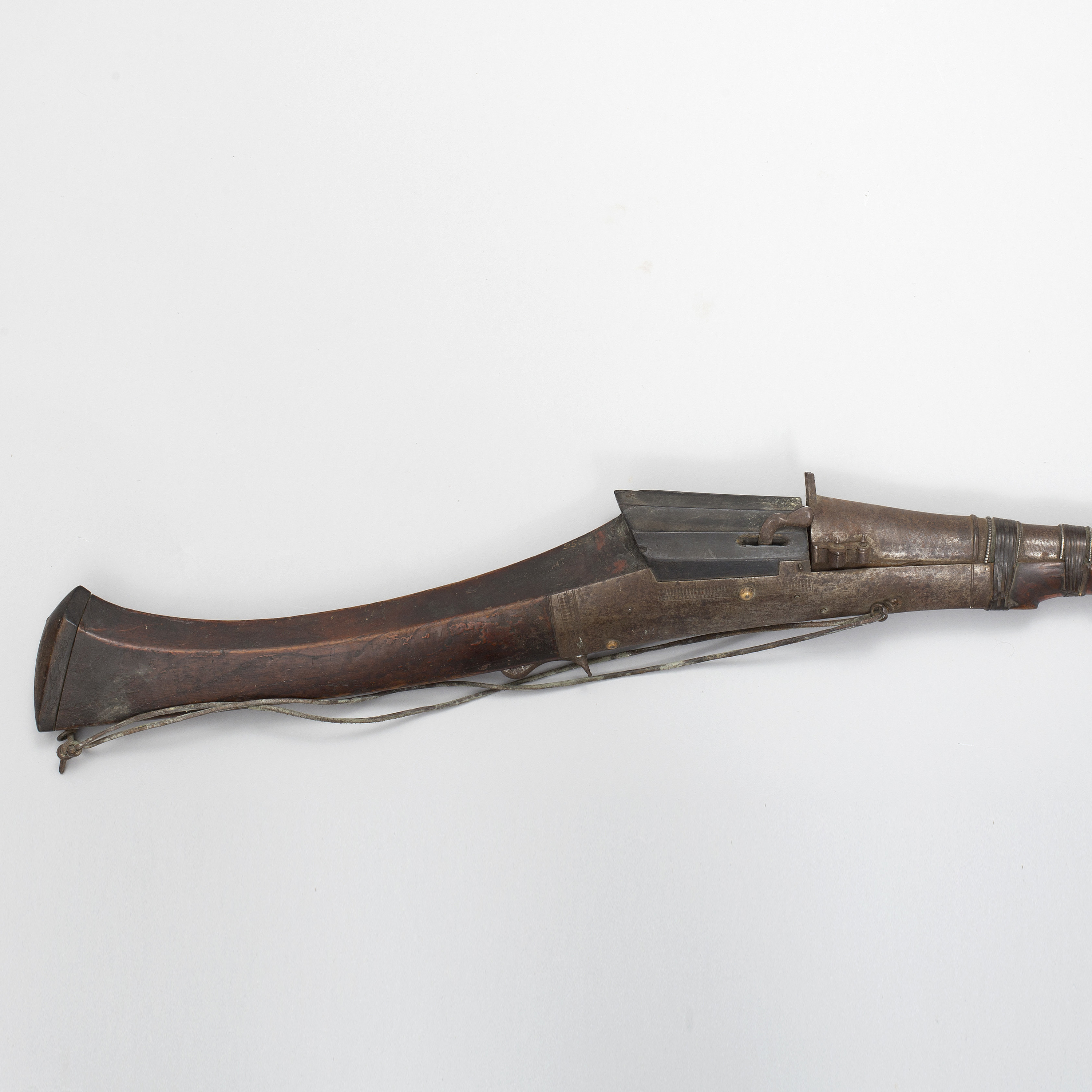 A 19th century musket, probably from the Ottoman Empire. - Bukowskis