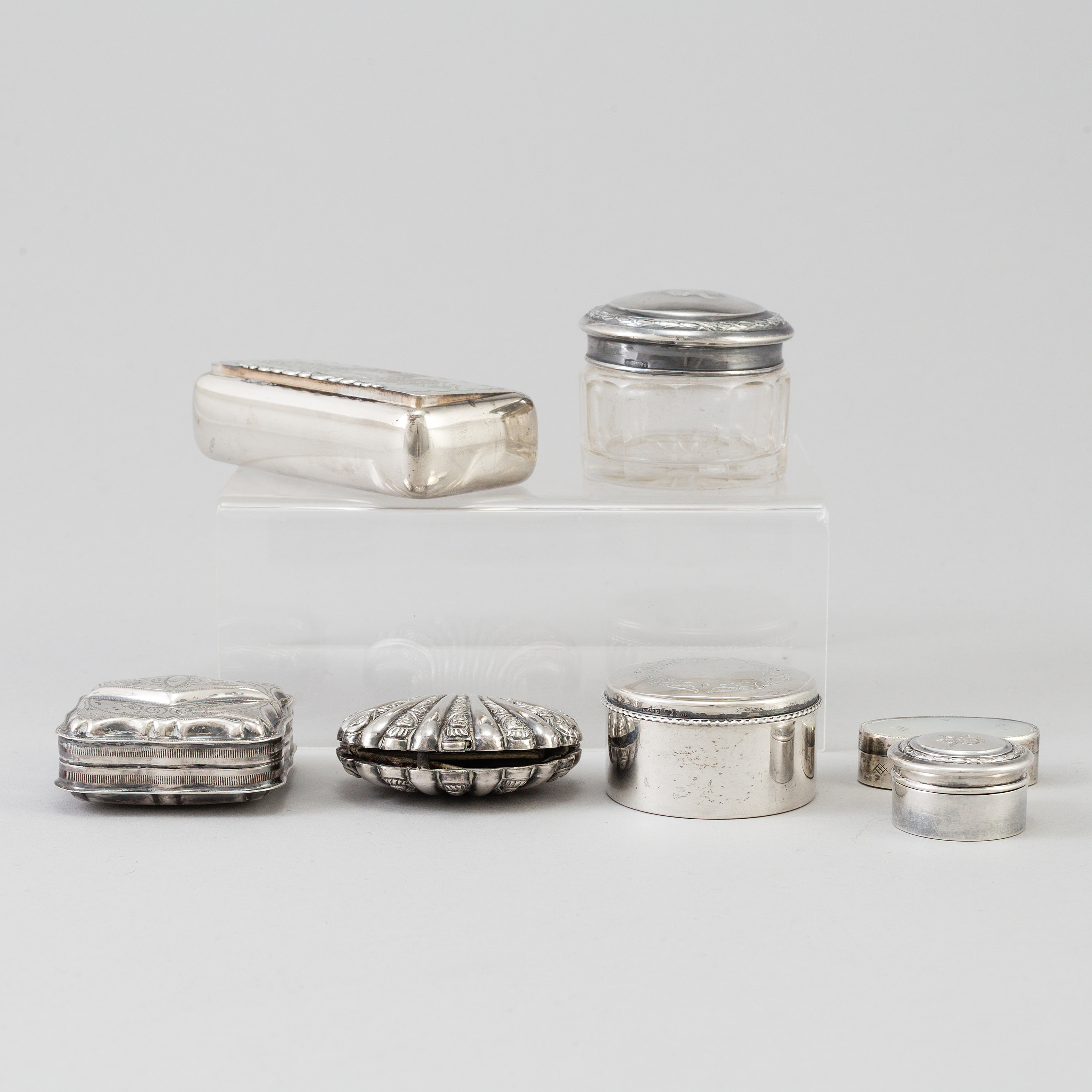 DOSOR, 7 st, silver, 1800-1900-tal. Total vikt utan glas 250 gram ...