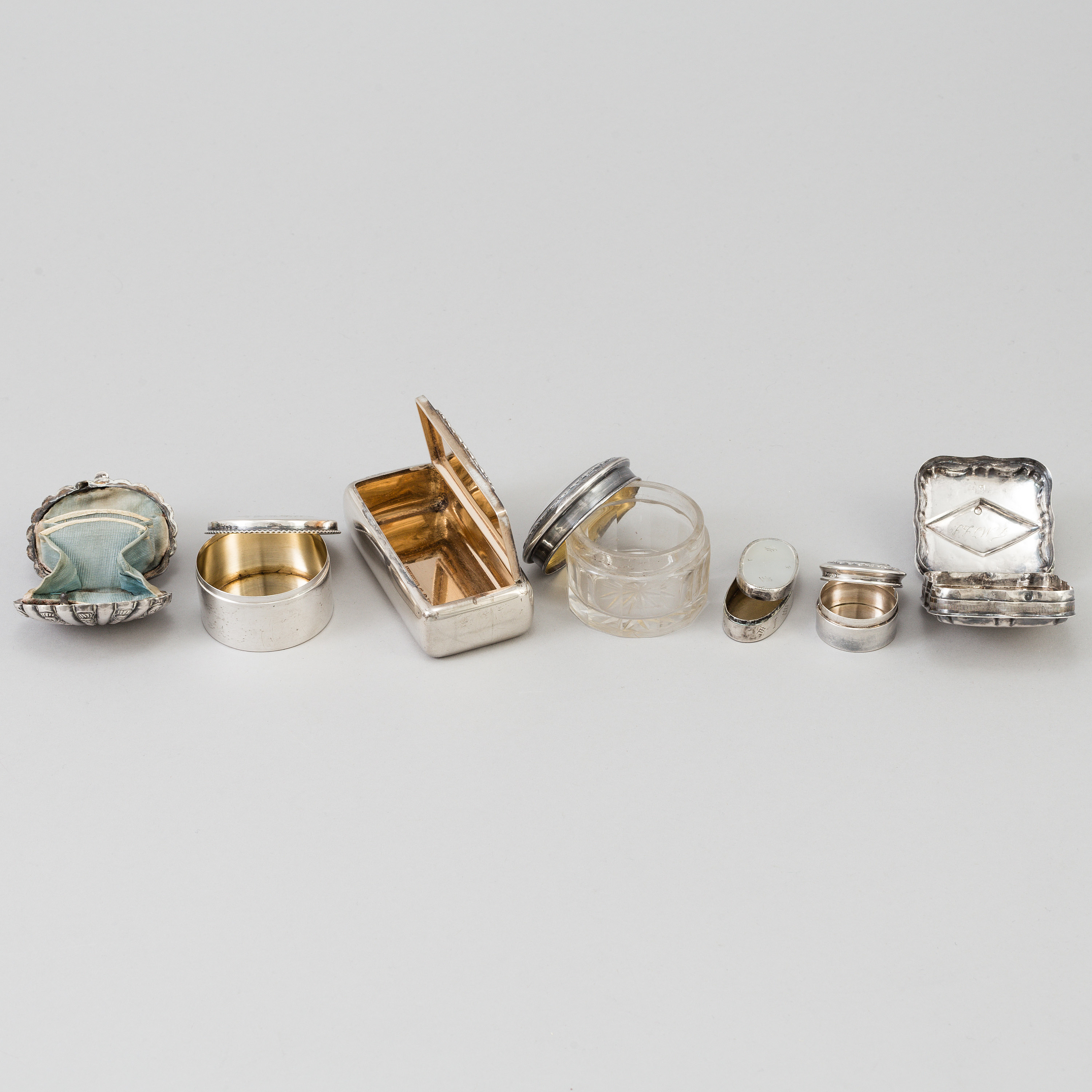 DOSOR, 7 st, silver, 1800-1900-tal. Total vikt utan glas 250 gram ...