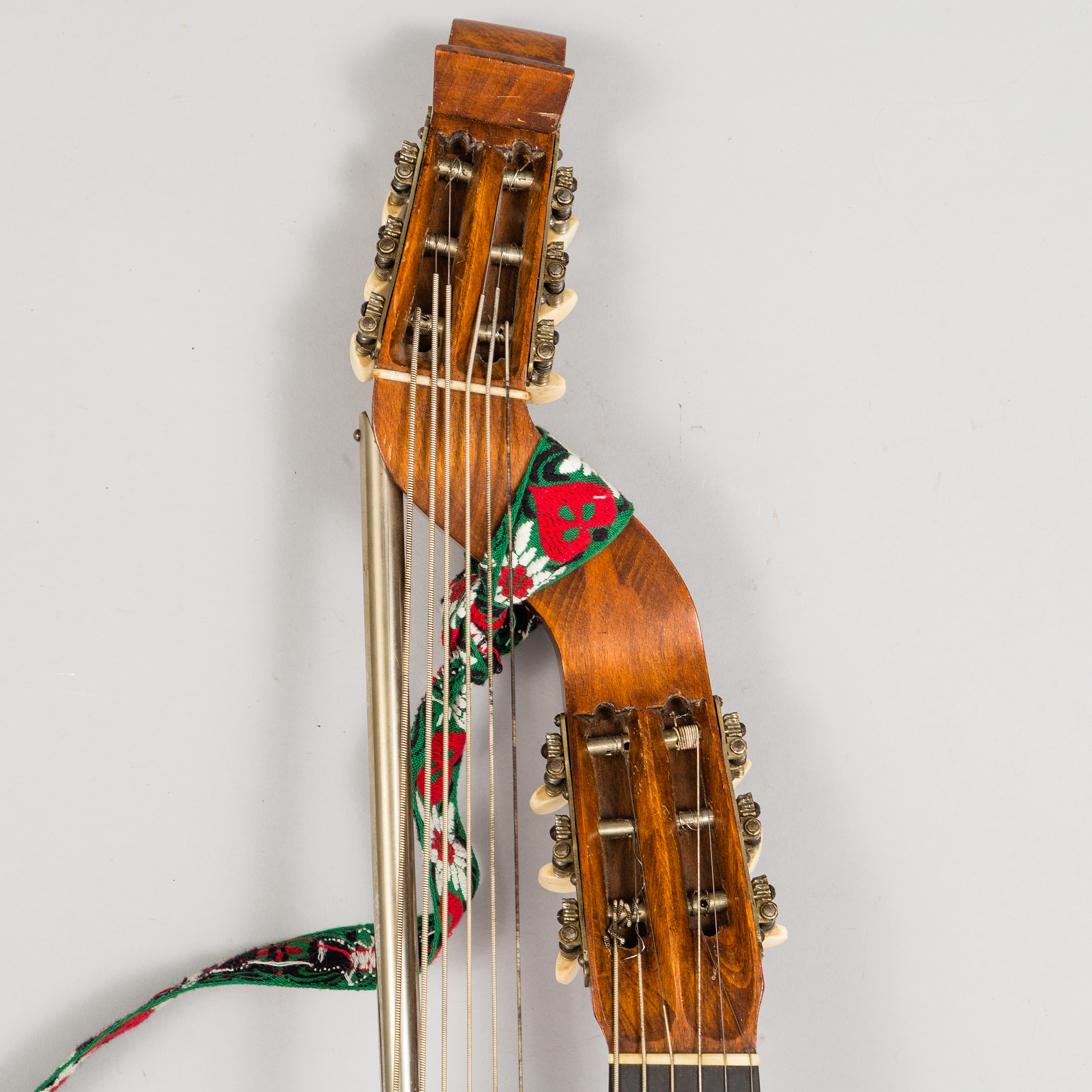 A Swedish 12-string lute, Alfred Brock, Stockholm, 1912. - Bukowskis