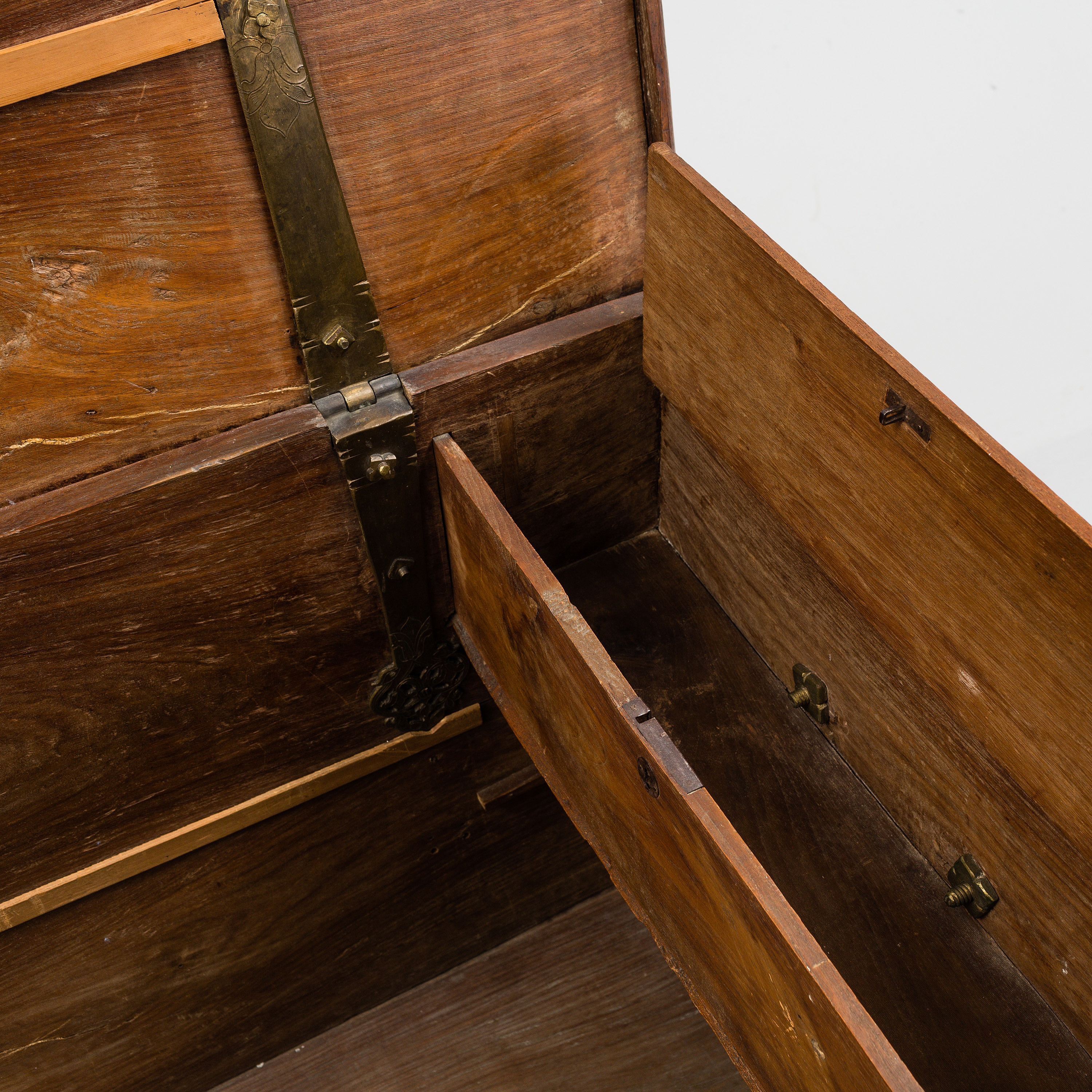 A Baroque chest circa 1700, probably England. - Bukowskis