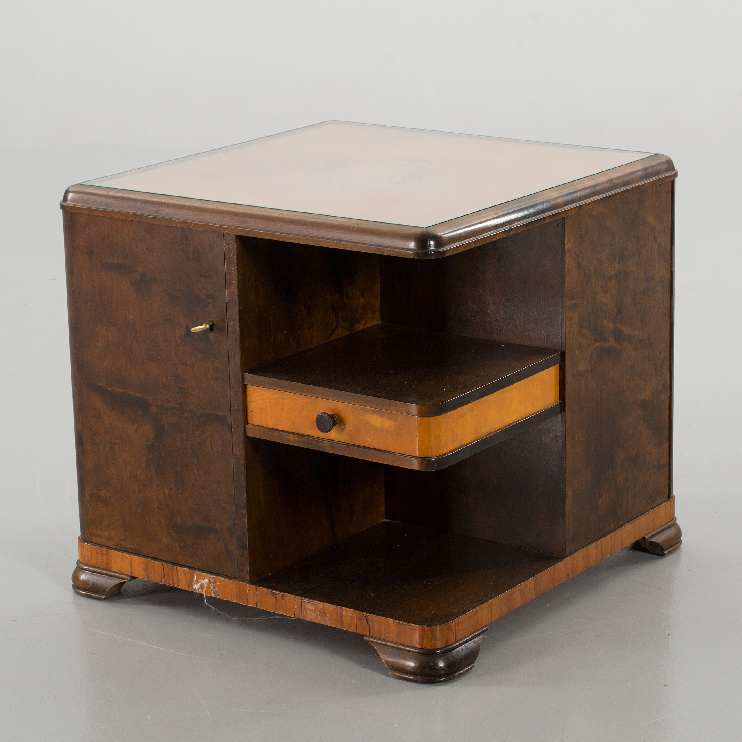 A 1940's smoking table. - Bukowskis