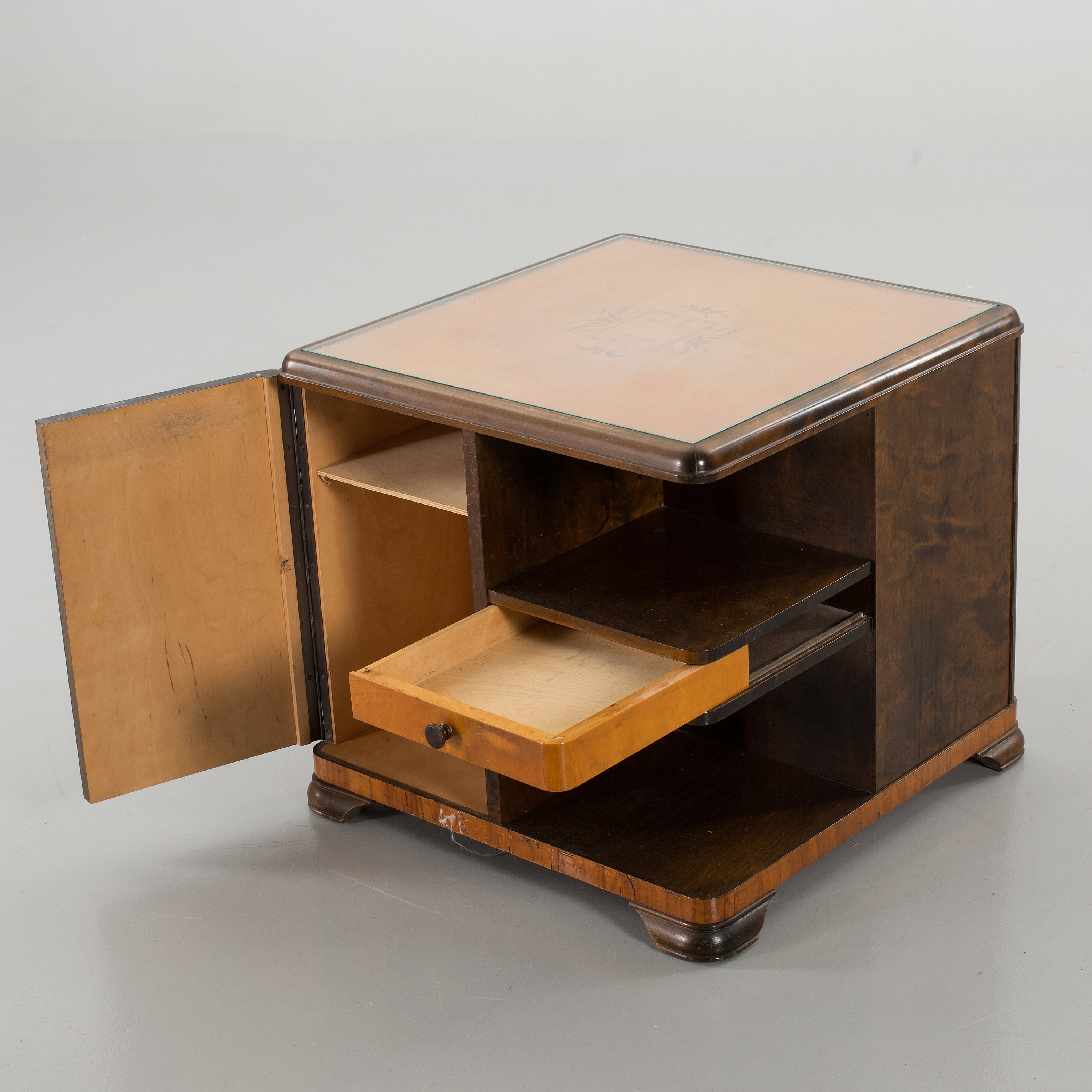 A 1940's smoking table. - Bukowskis