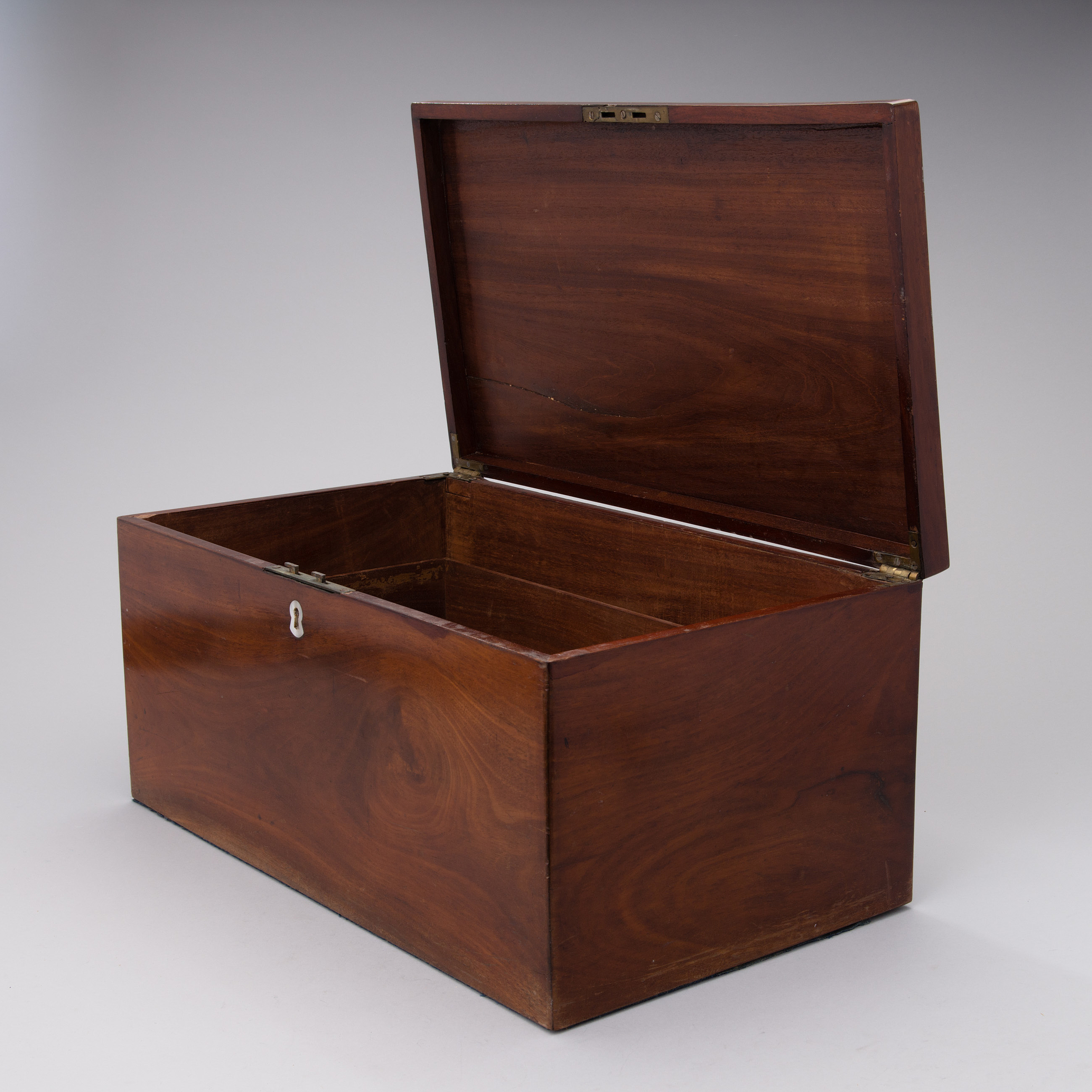 An English mahogany box, first part of the 19th century. - Bukowskis