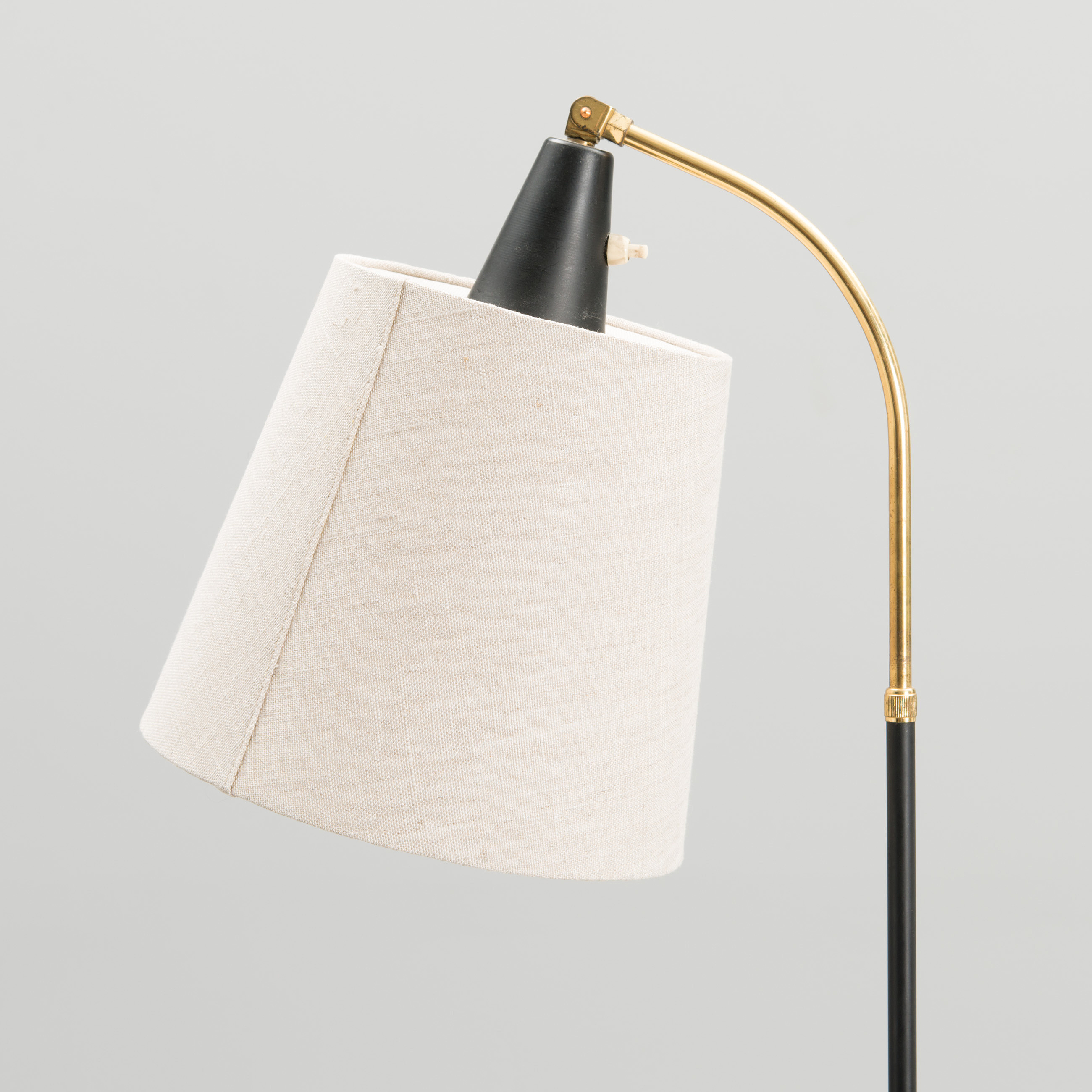 GOLVLAMPA, 1900-talets mitt. - Bukowskis