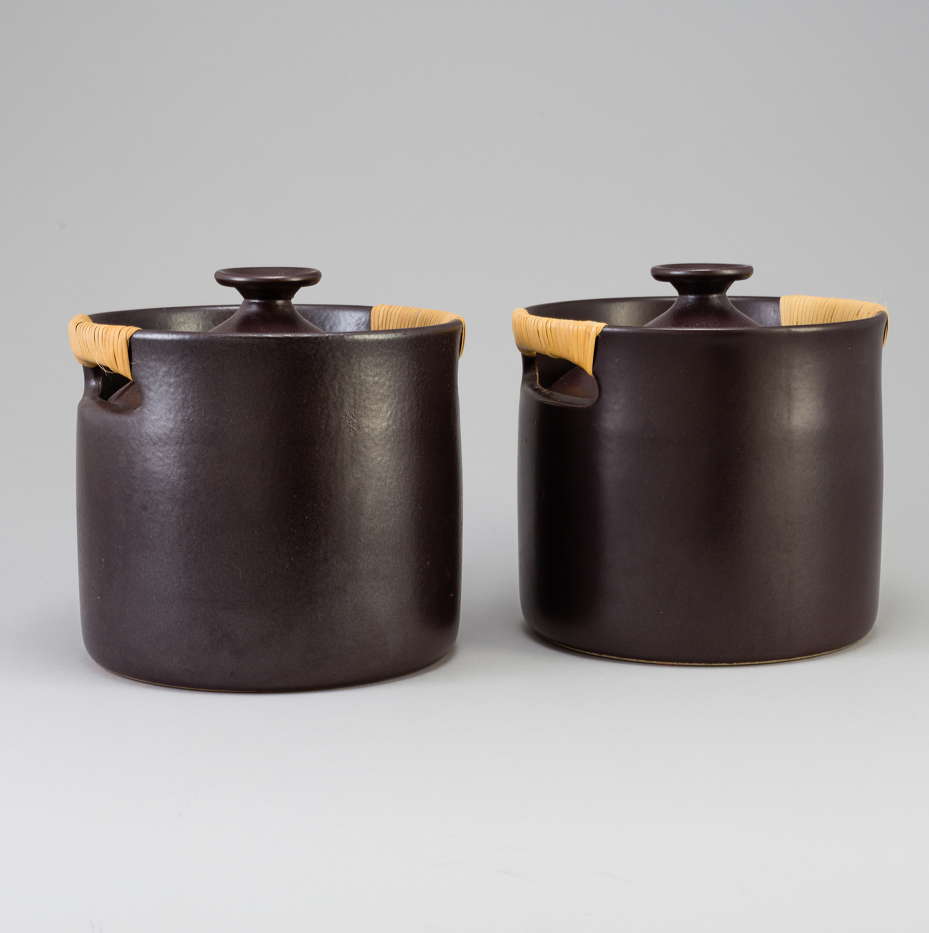 a pair of stoneware cooking pots "Terma" designed by Stig Lindberg for ...