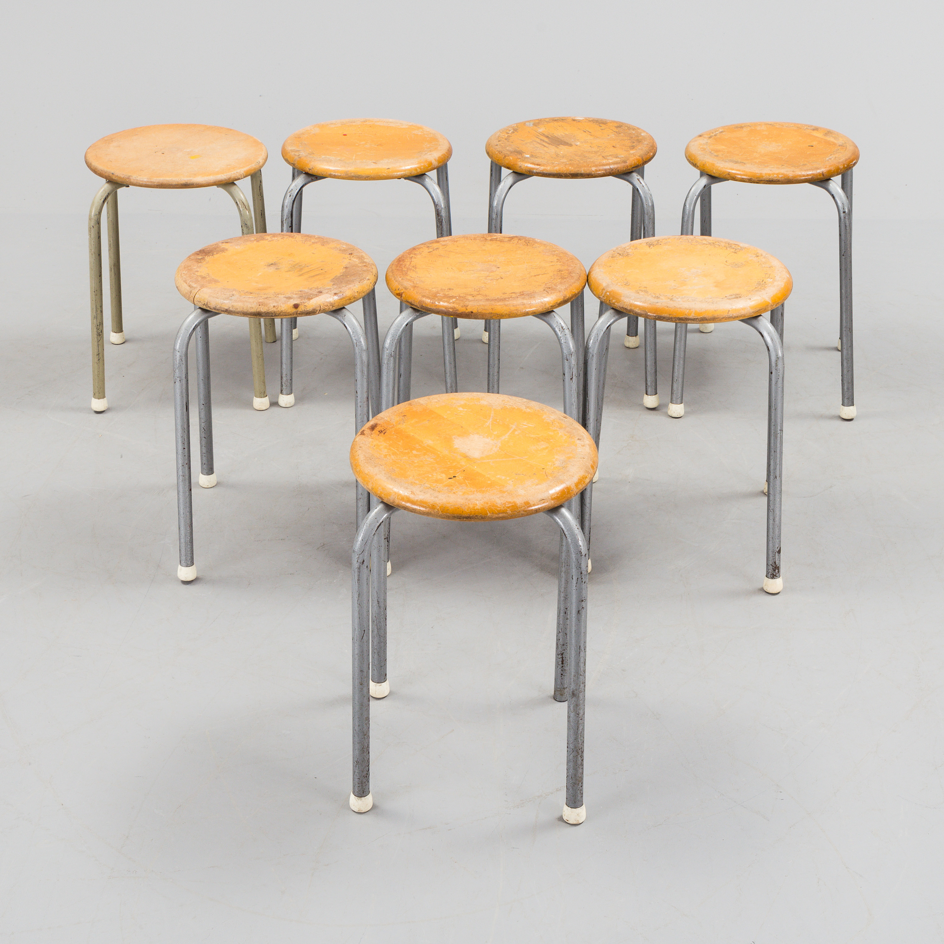 Eight birch stools, mid 20th Century. - Bukowskis
