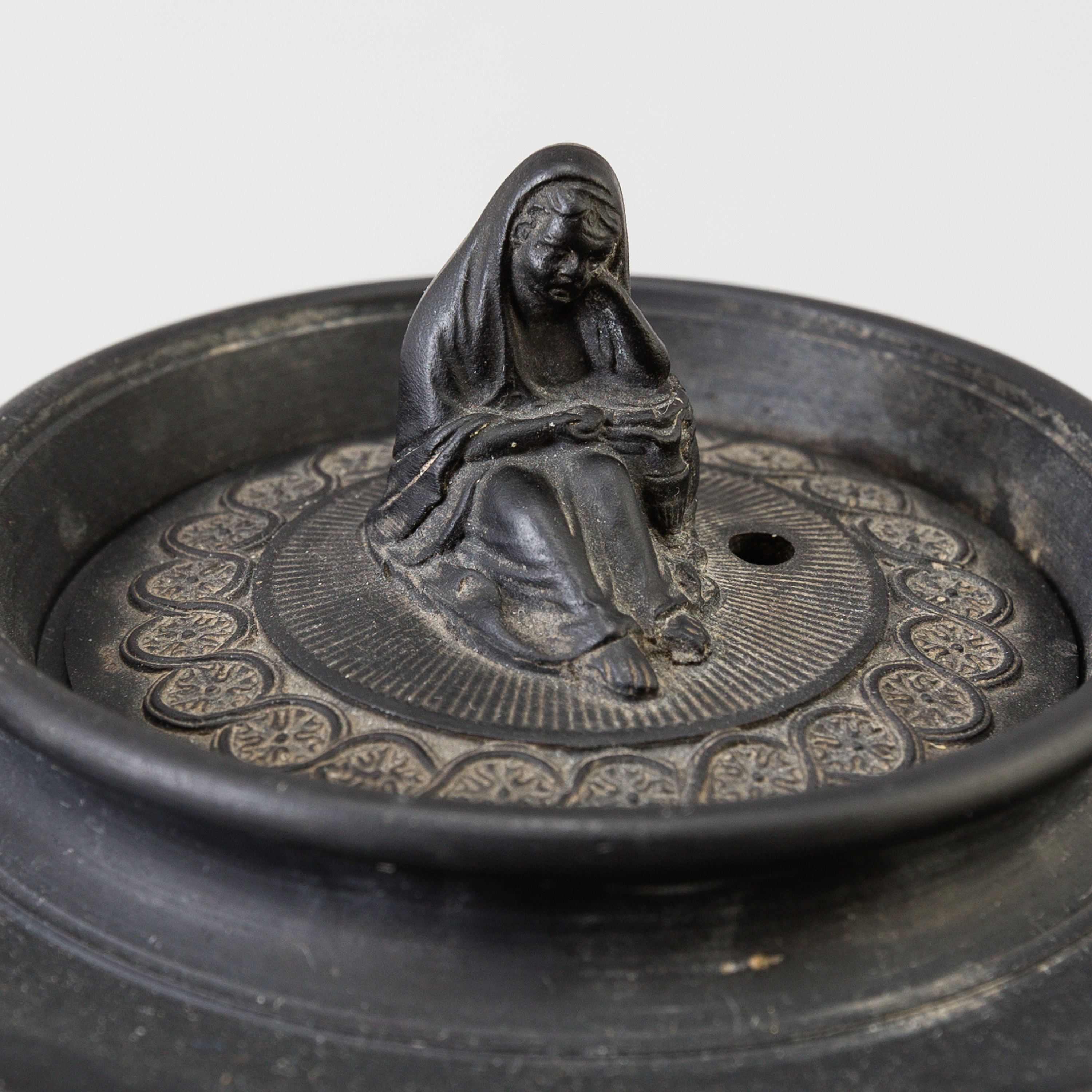 TEKANNA samt KOPPAR MED FAT, ett par, bland annat Elijah Mayer, England ...