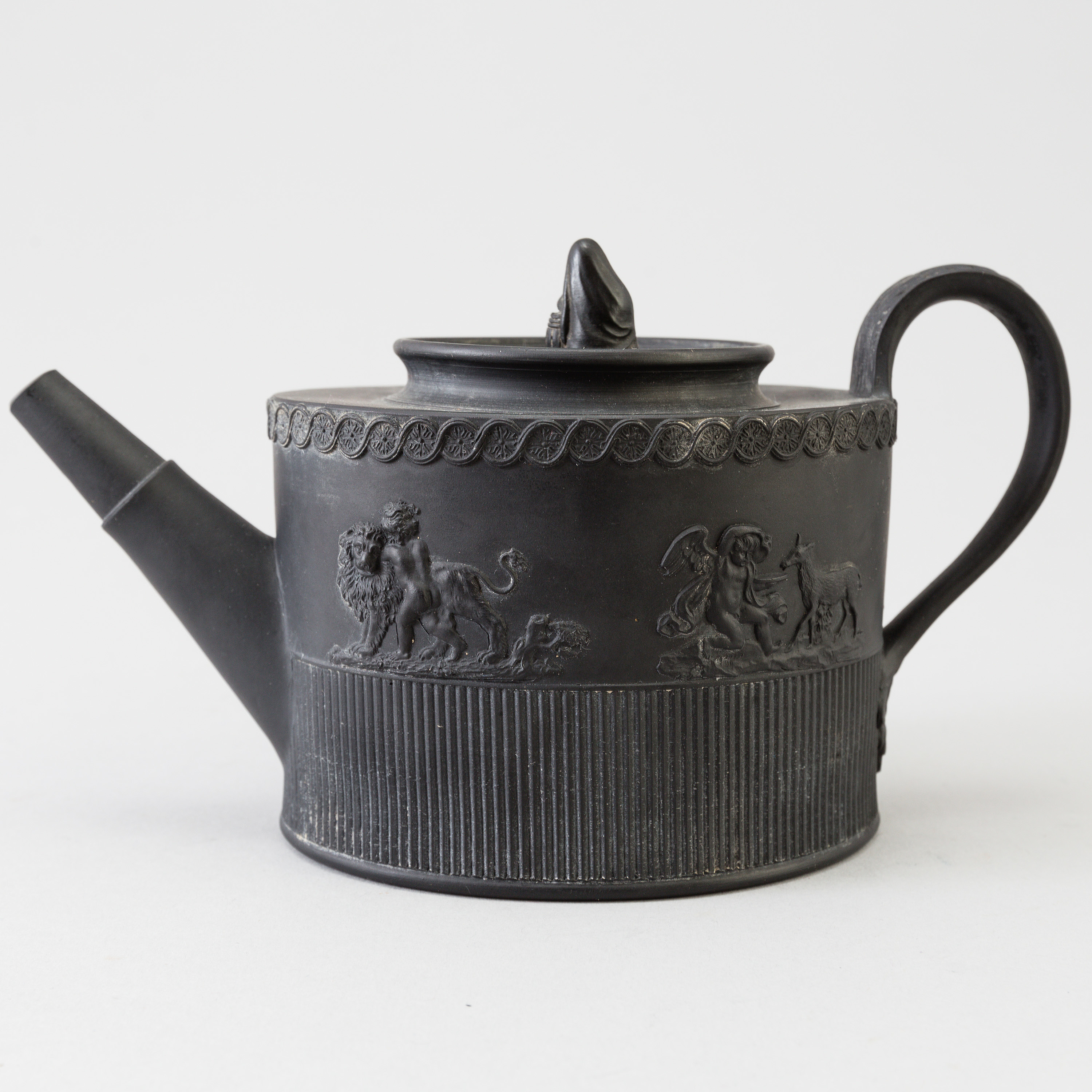 TEKANNA samt KOPPAR MED FAT, ett par, bland annat Elijah Mayer, England ...