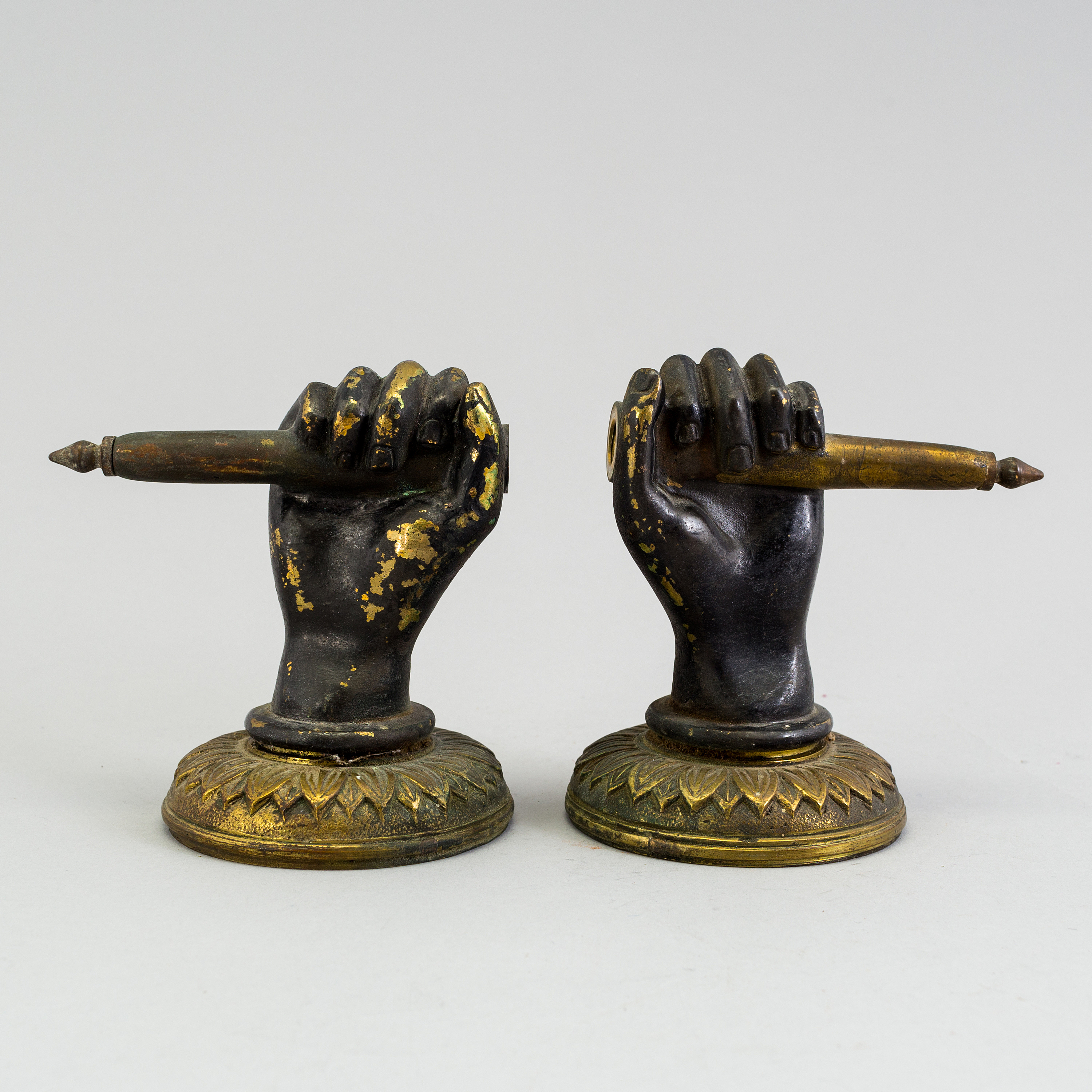A PAIR OF ART DÉCO ORNAMENTS, gilded bronze, 1920s. - Bukowskis
