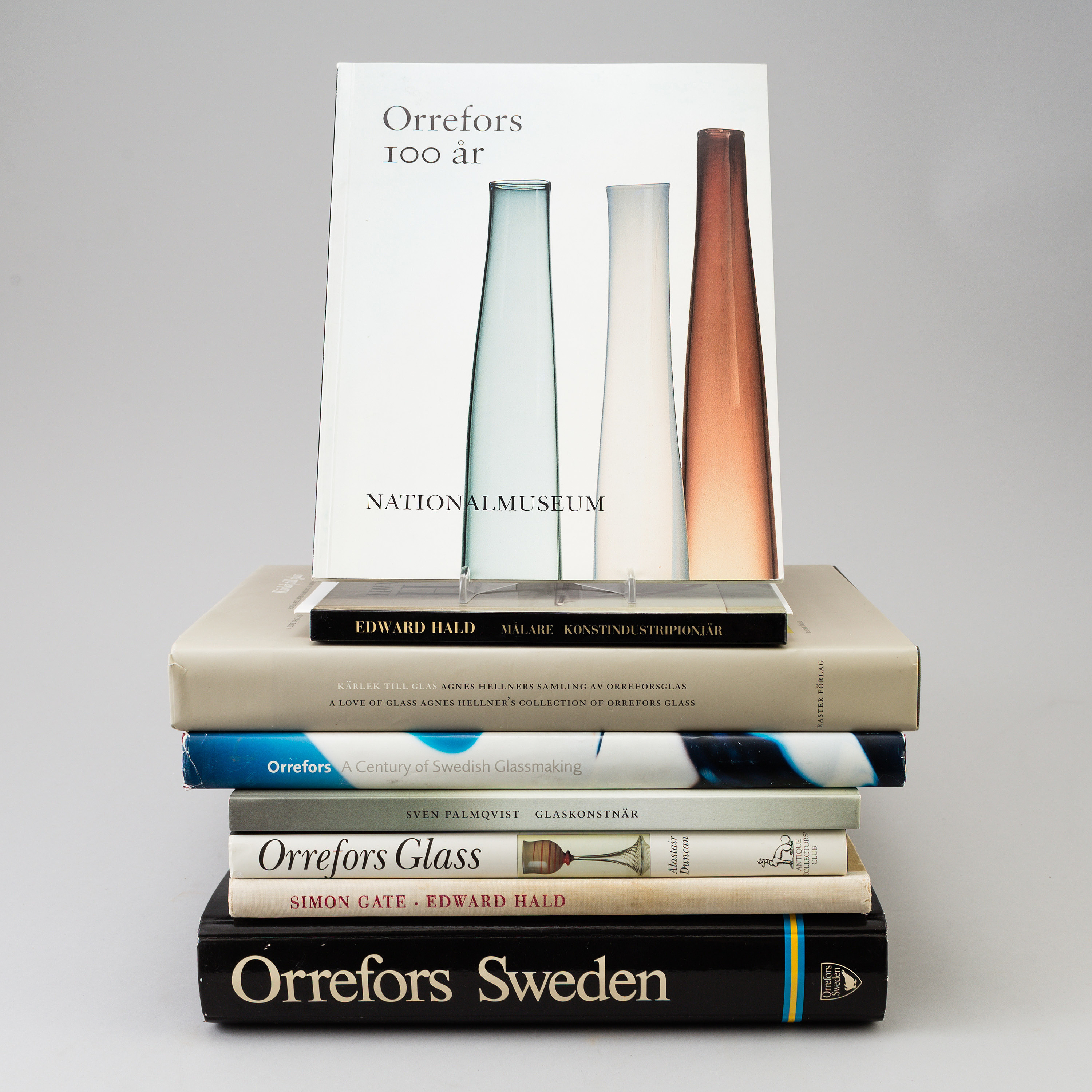 A lot of eight books regarding Orrefors glasbruk. - Bukowskis