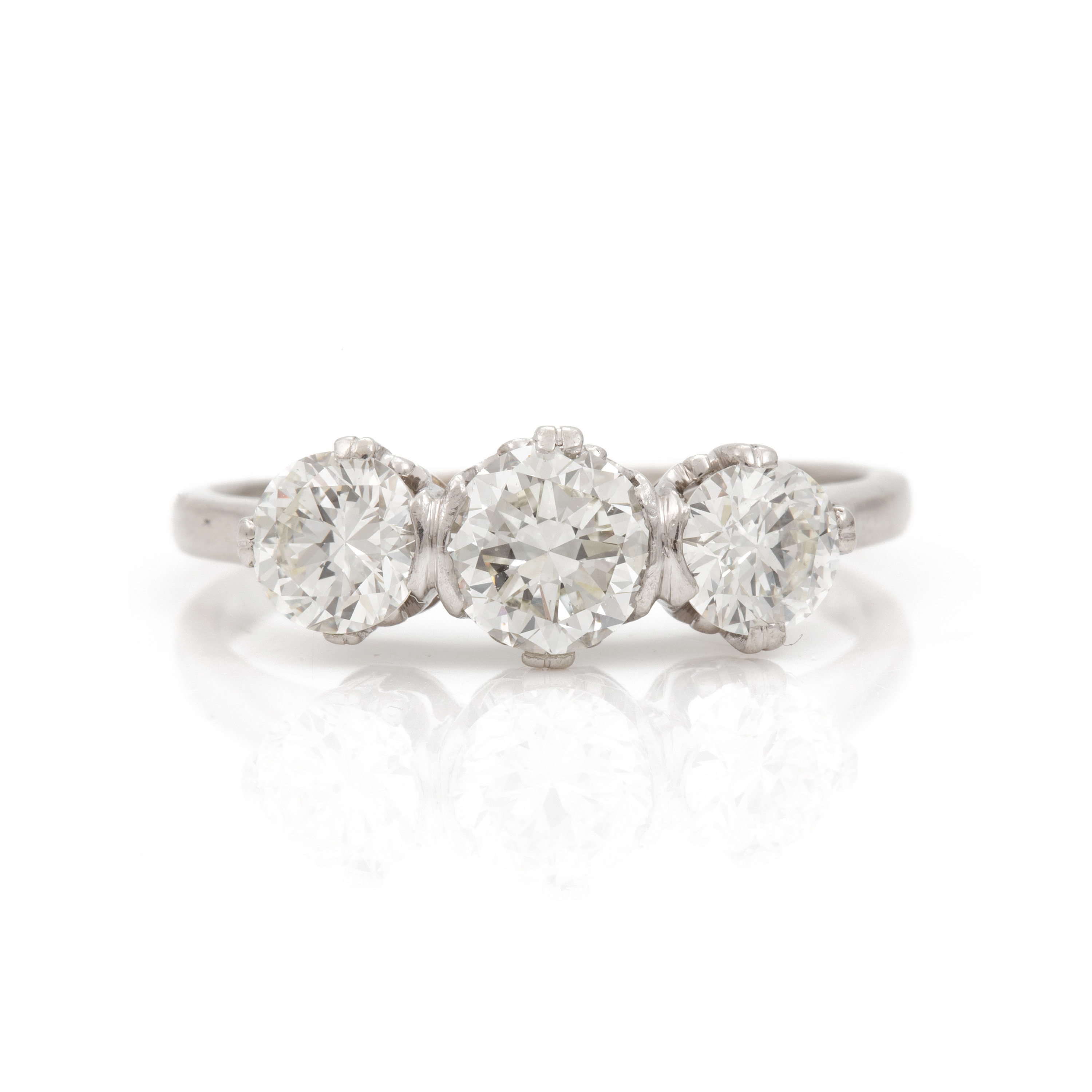 RING med tre briljantslipade diamanter. - Bukowskis