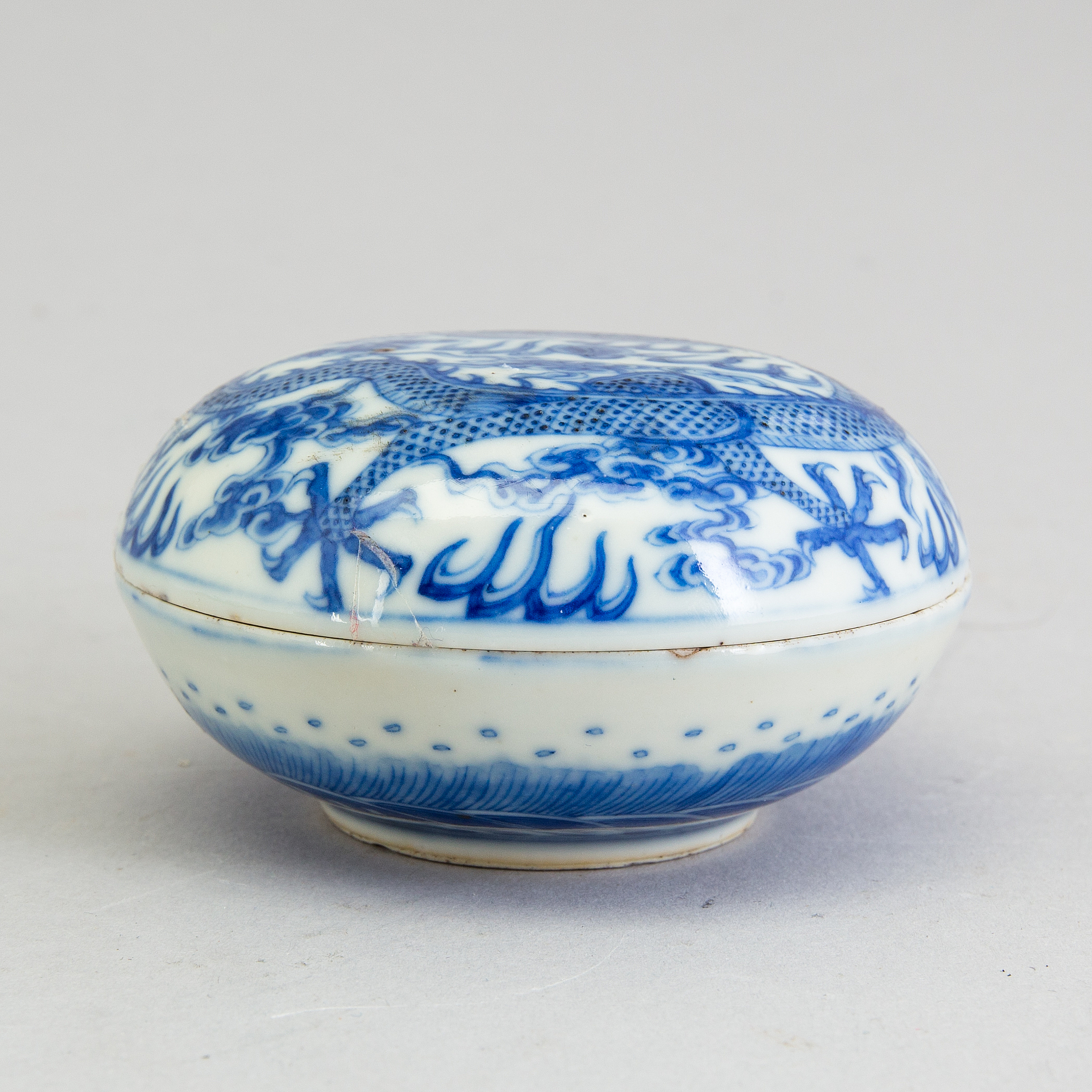 A Chinese blue and white porcelain seal paste box, circa 1900. - Bukowskis