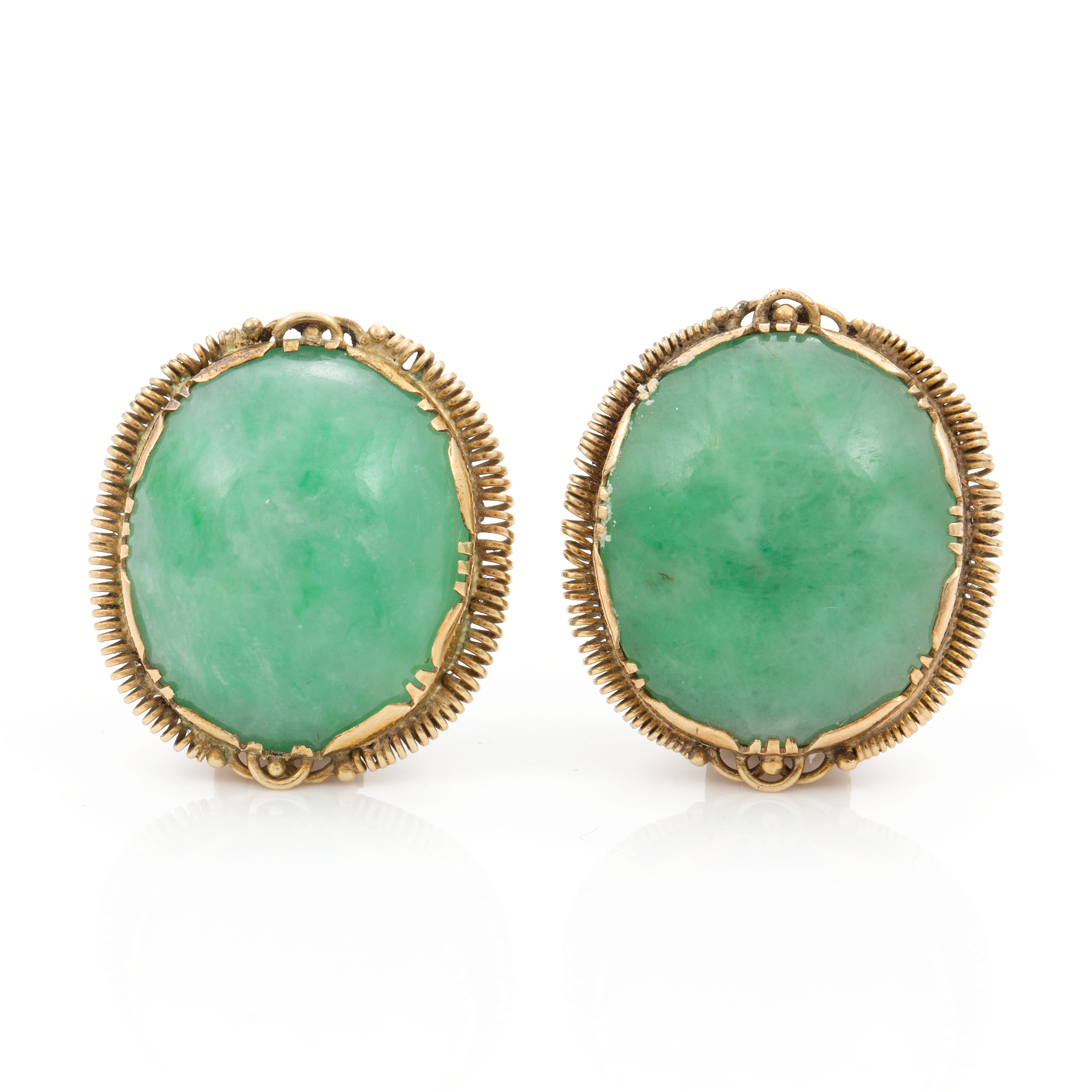 A pair of cabochon cut jadeite (jade) earrings. - Bukowskis