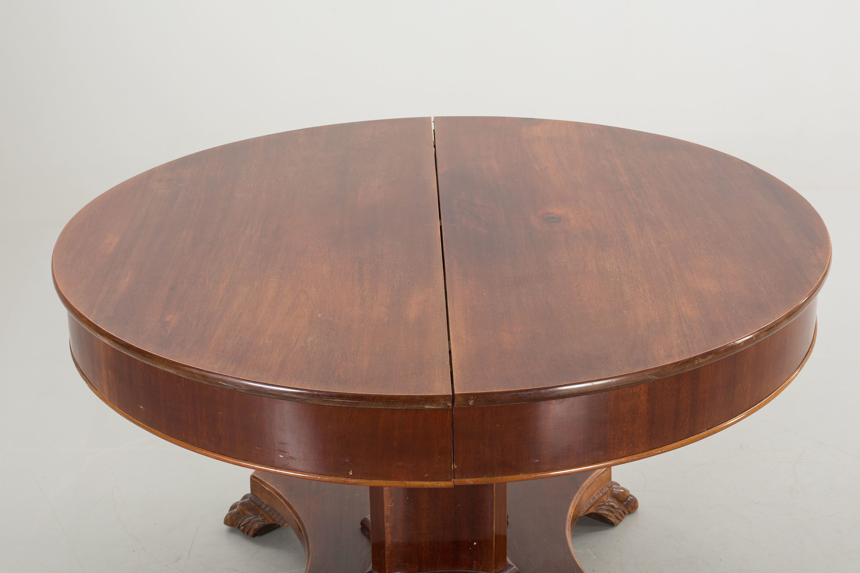 AN EMPIRE STYLE TABLE FROM AROUND 1900. - Bukowskis
