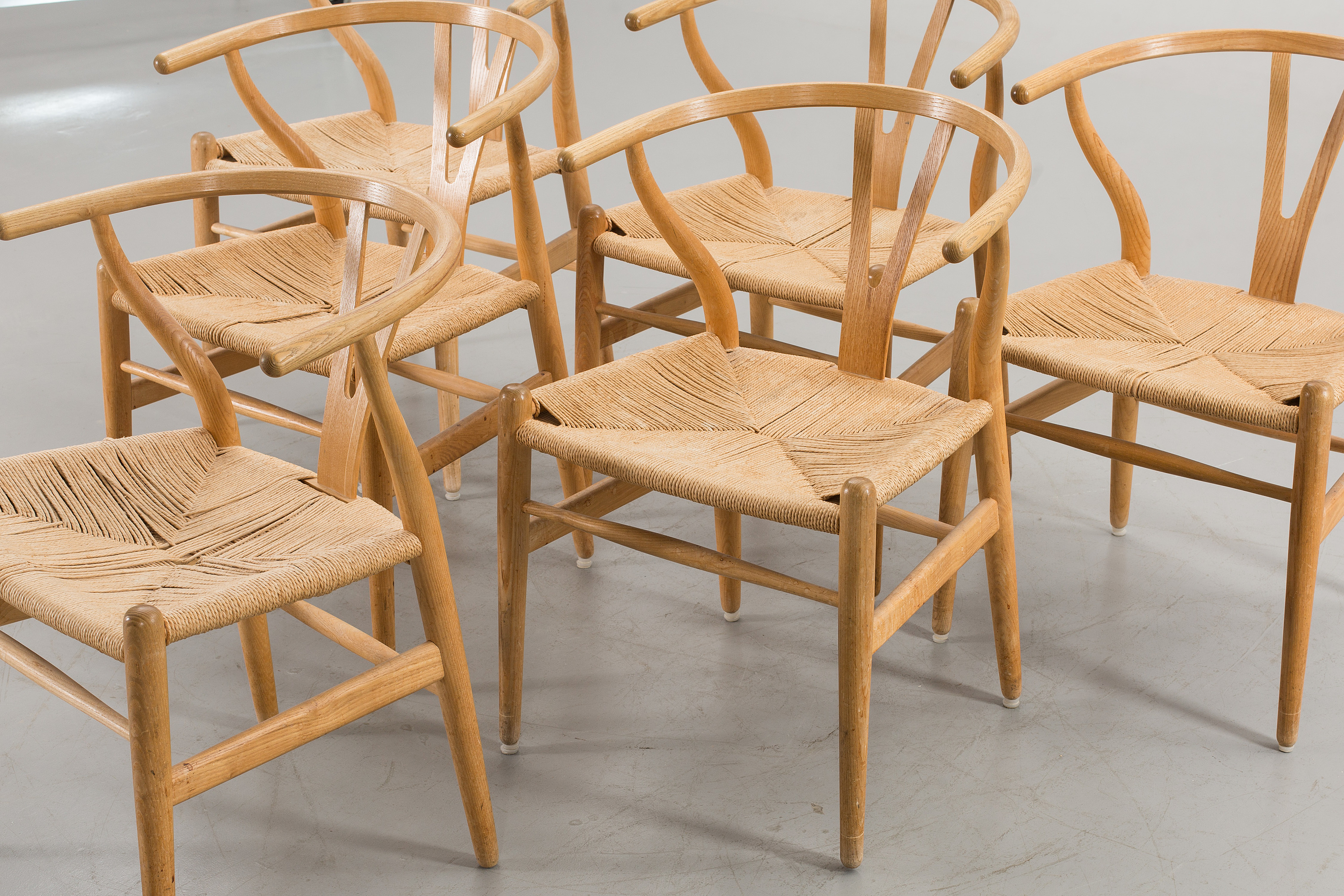 HANS J. WEGNER, Stolar, 6 st. "Y-stolen". 1980-tal. - Bukowskis
