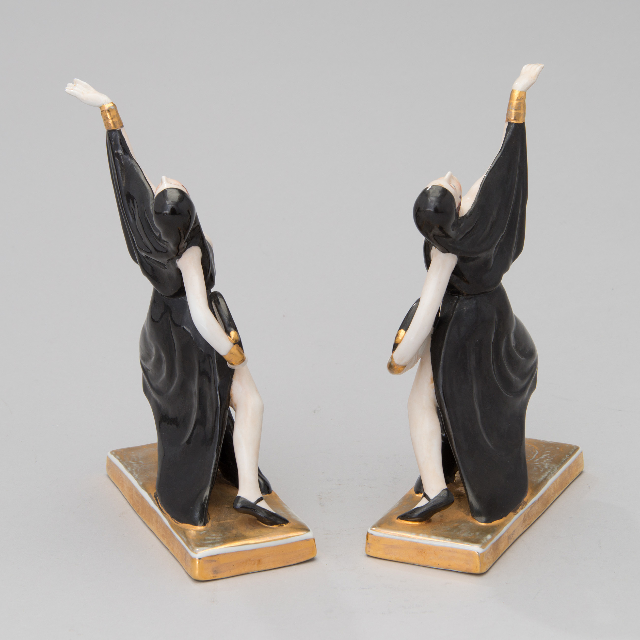 A pair of art déco porcelain figurines, Jean Born / Robj, Paris 1920s ...