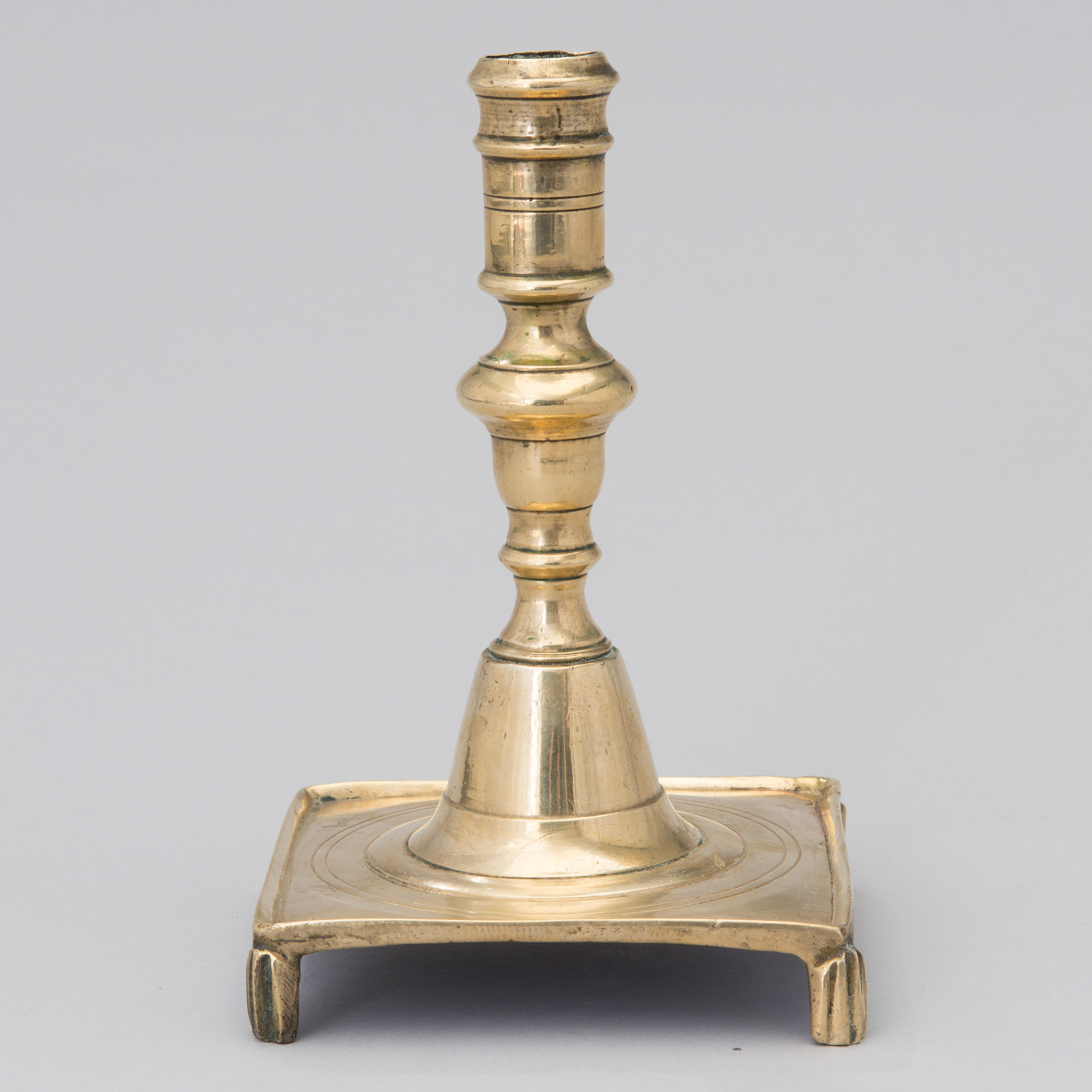 A brass candlestick from the end of the 17th century. - Bukowskis