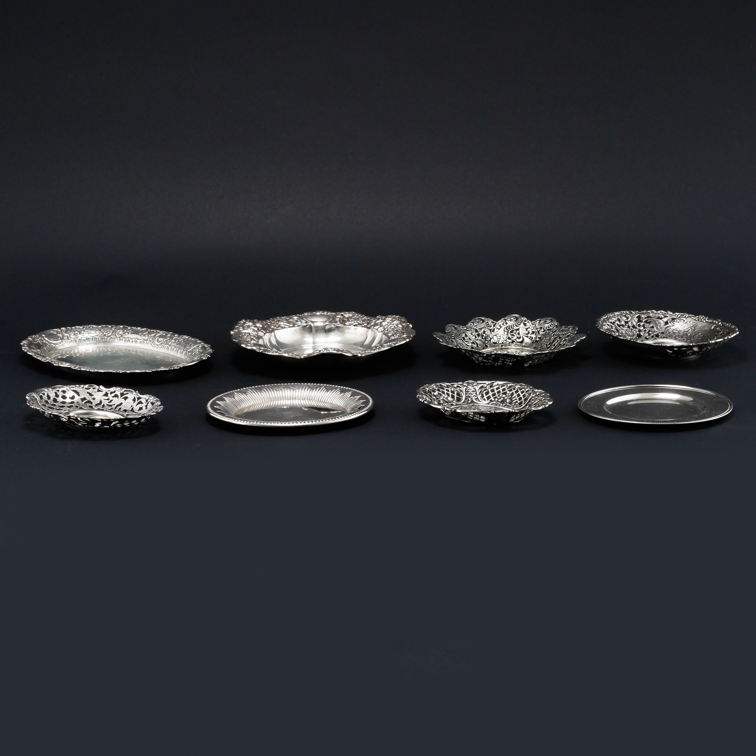 Eight silver 20th century plates. Weight 1045 g. - Bukowskis