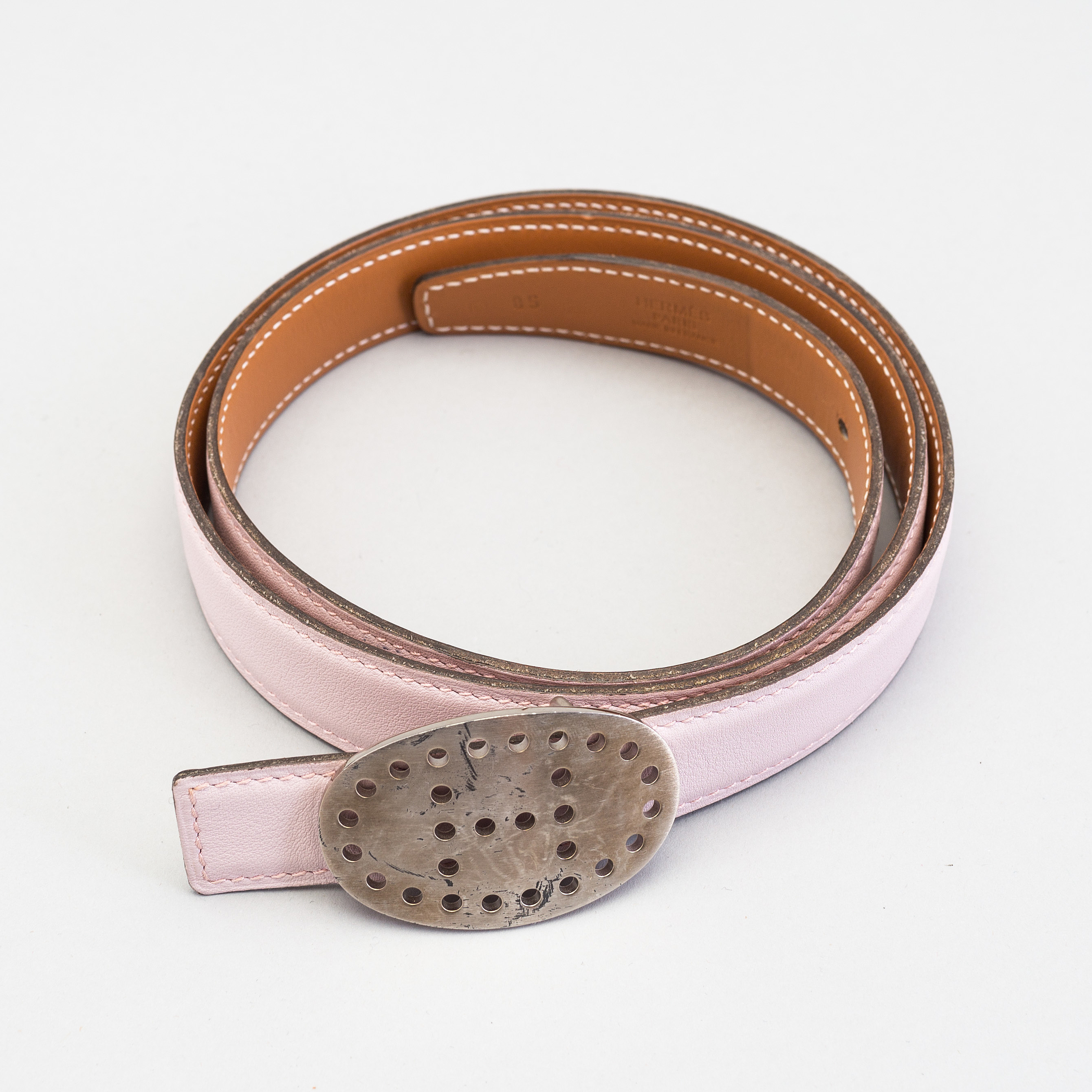 A REVERSIBLE LEATHER BELT Size 85 Bukowskis