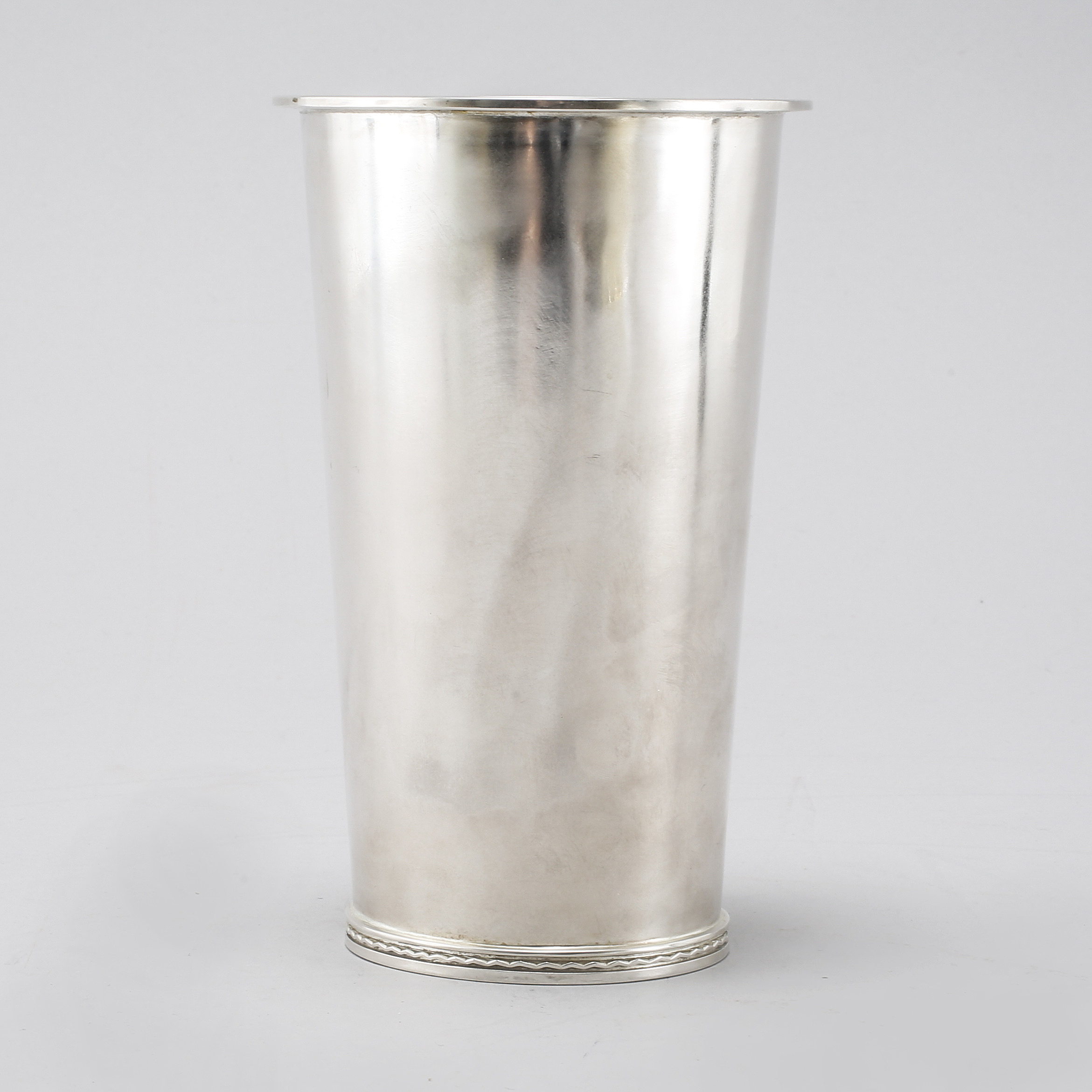 VAS, silver, Eric Råström, CG Råström, Stockholm, 1973. Vikt 300 gram ...