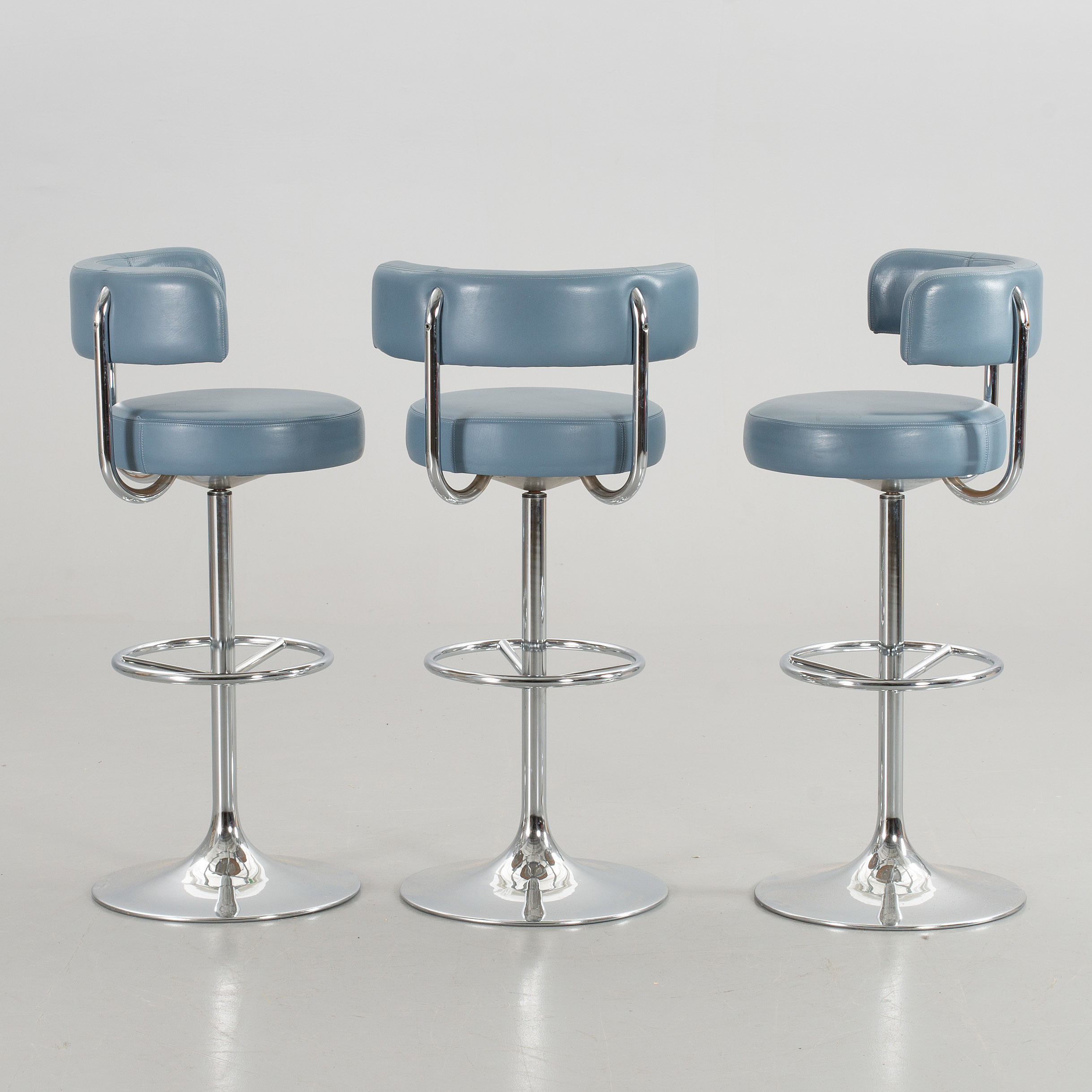 BARSTOLAR 3 st Johansson design, 1900-talets senare del. - Bukowskis