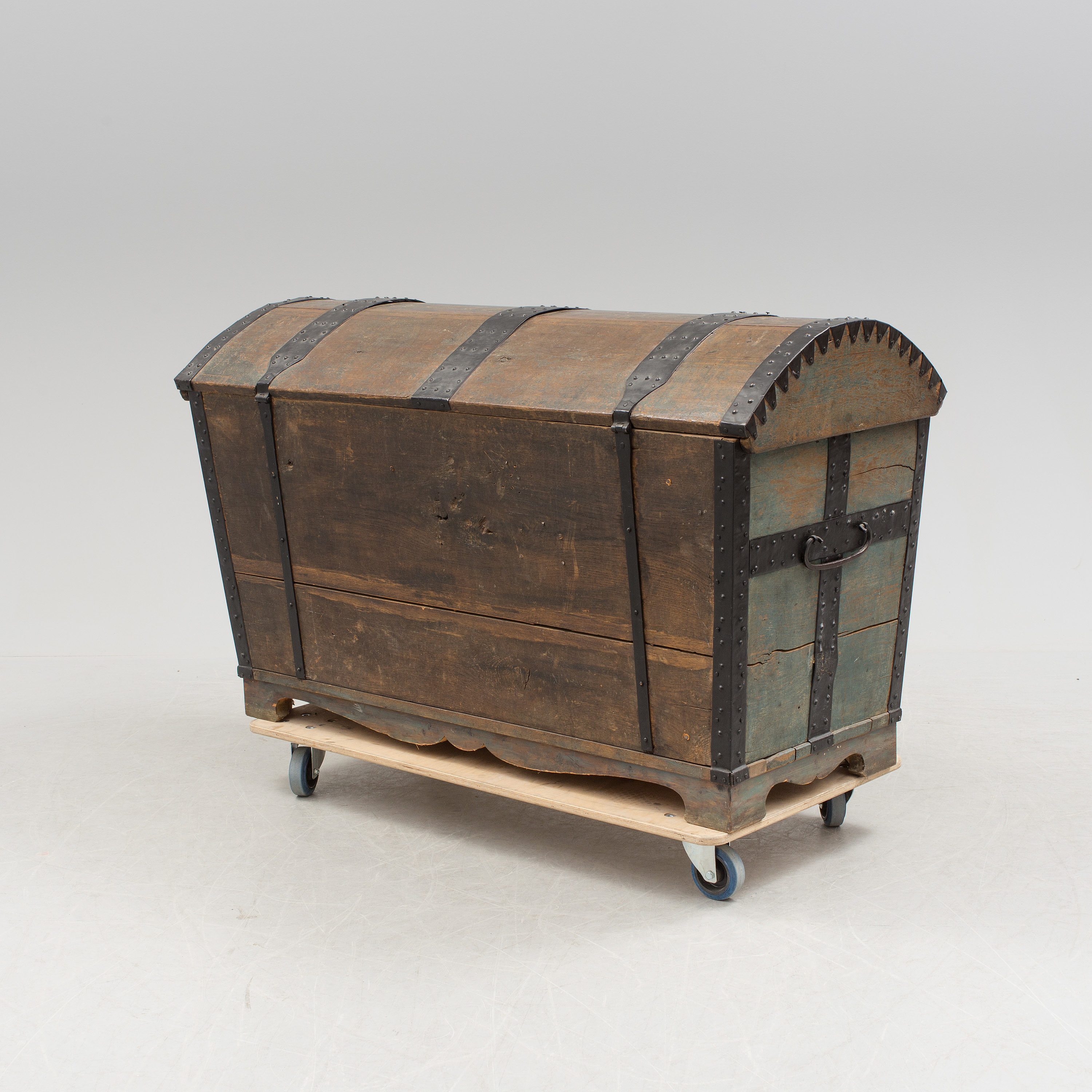 A painted bridal chest from Skåne dated 1840. - Bukowskis