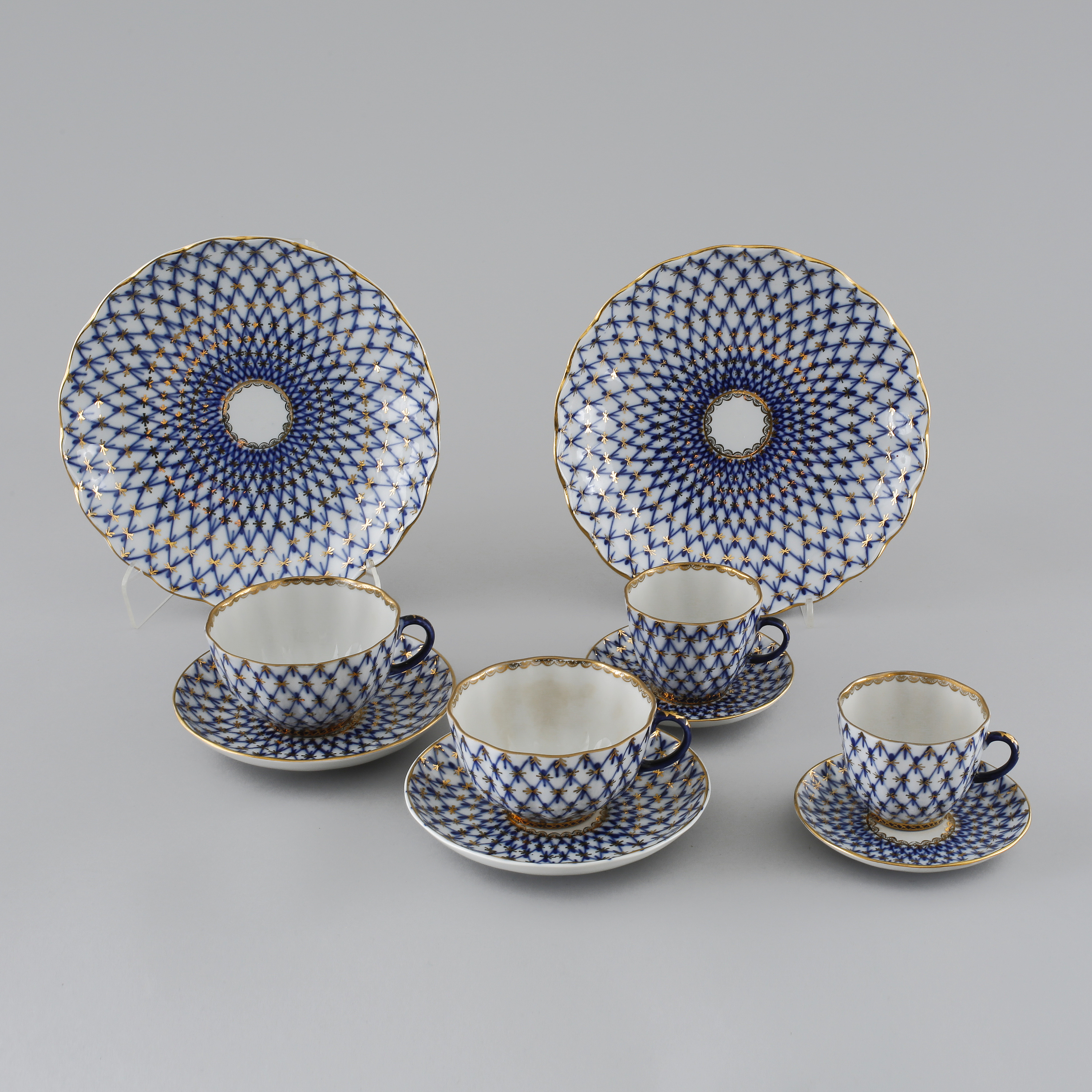 22 pieces of porcelain tableware, model "Cobolt net" from Lomonosov in ...