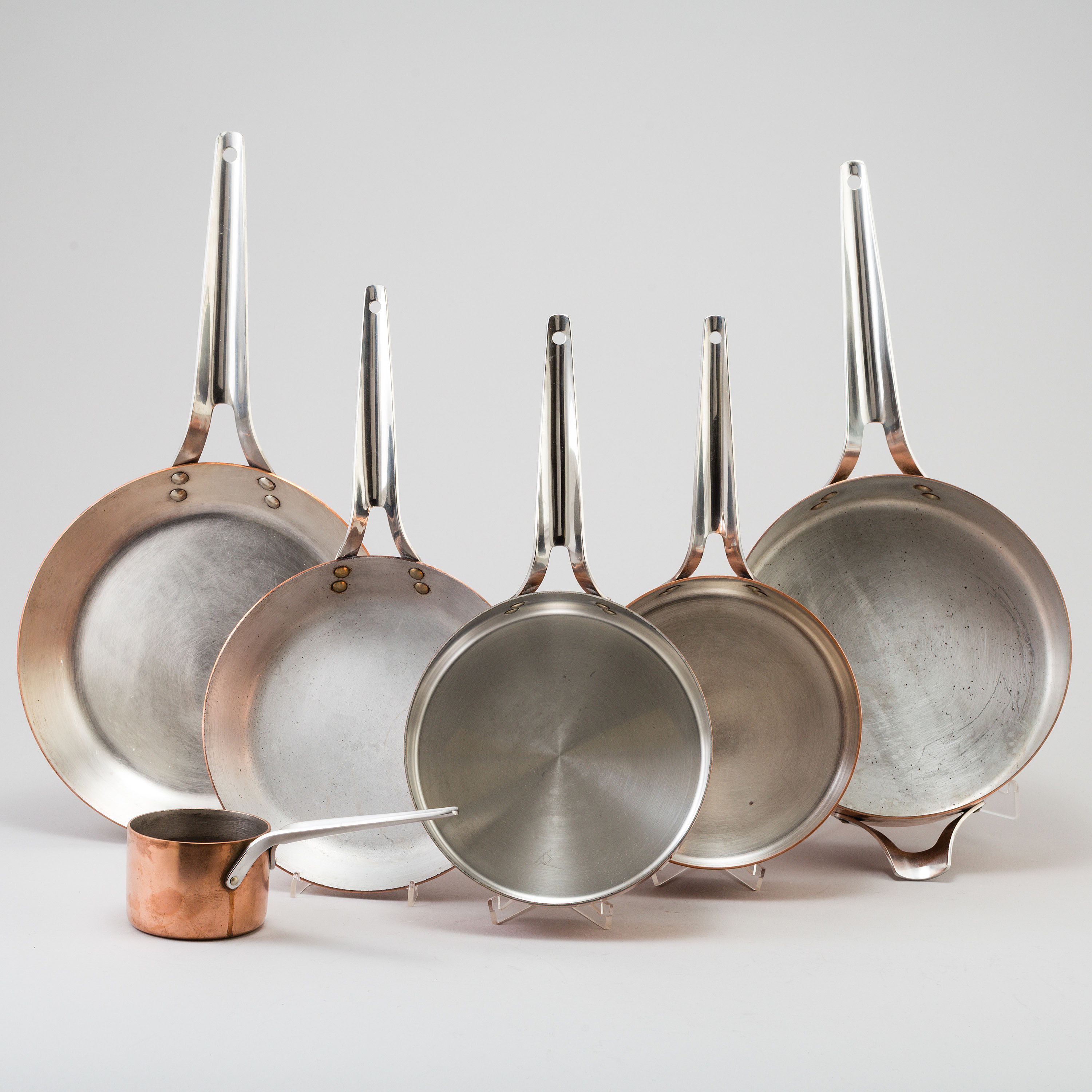 HENNING KOPPEL, 6 copper pots fryingpans and saucepans. - Bukowskis