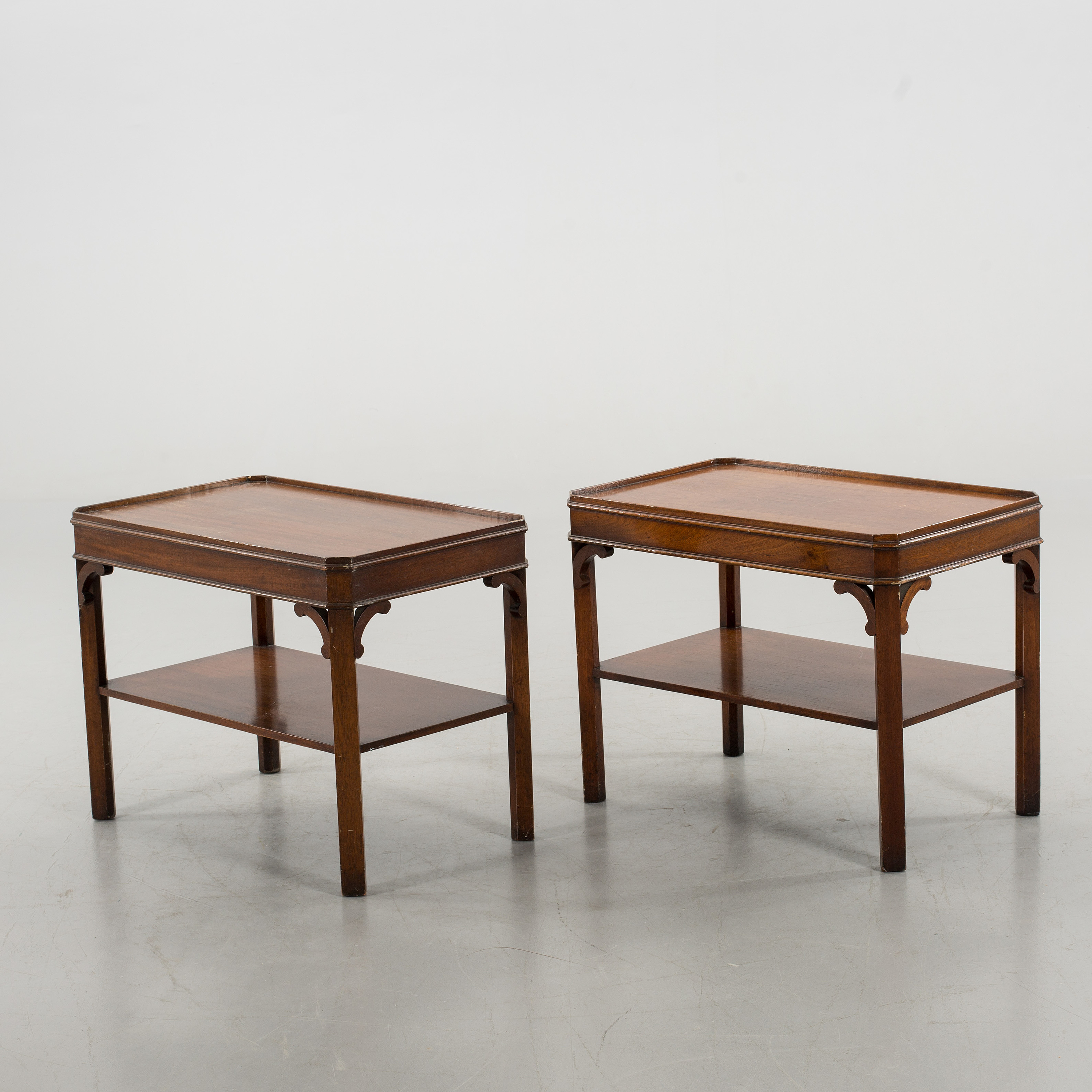 TWO 20TH CENTURY BRITISH TABLES. - Bukowskis