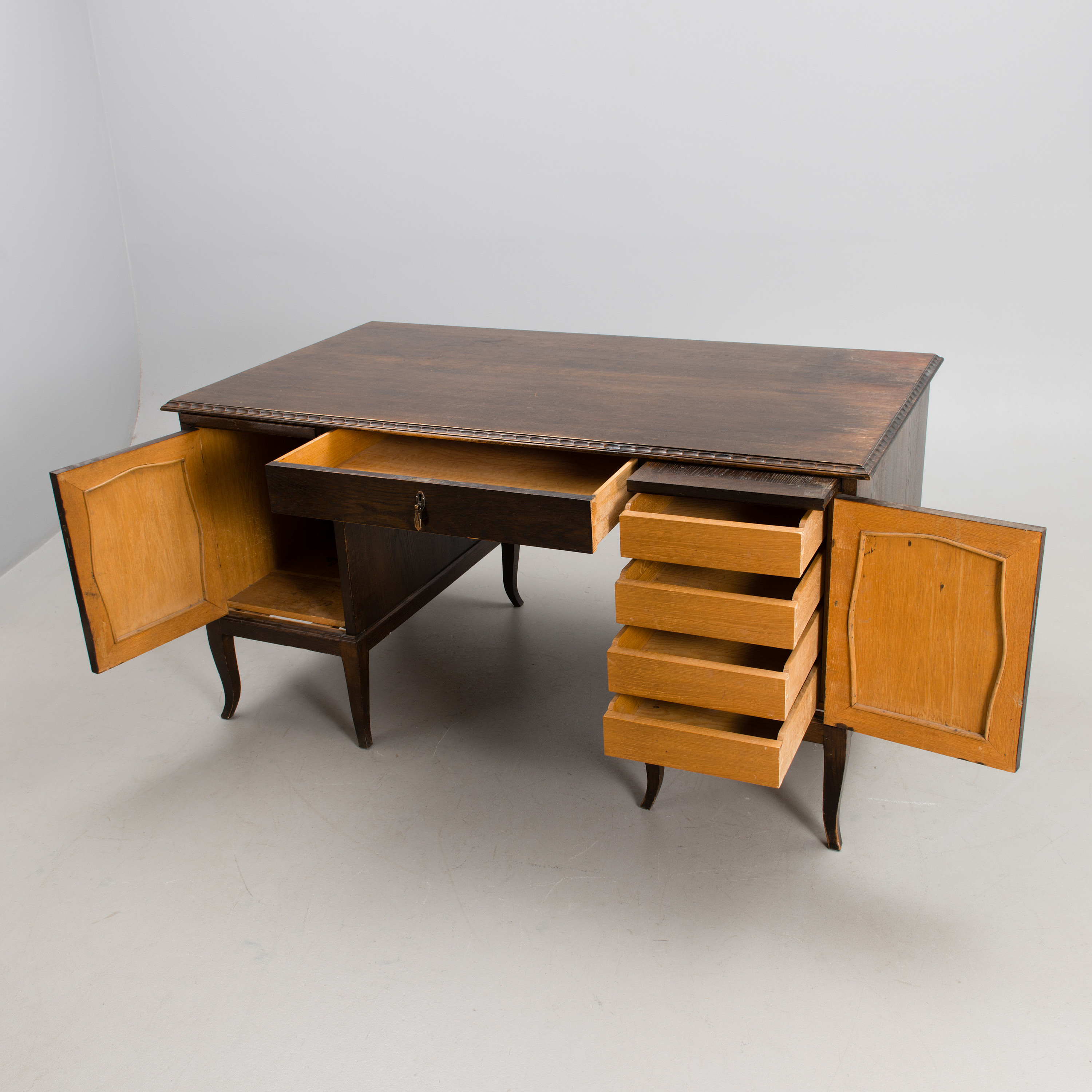 A 1920s/1930s writing desk. - Bukowskis