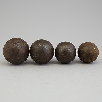 FOUR CAST IRON BALLS, 18th century. - Bukowskis