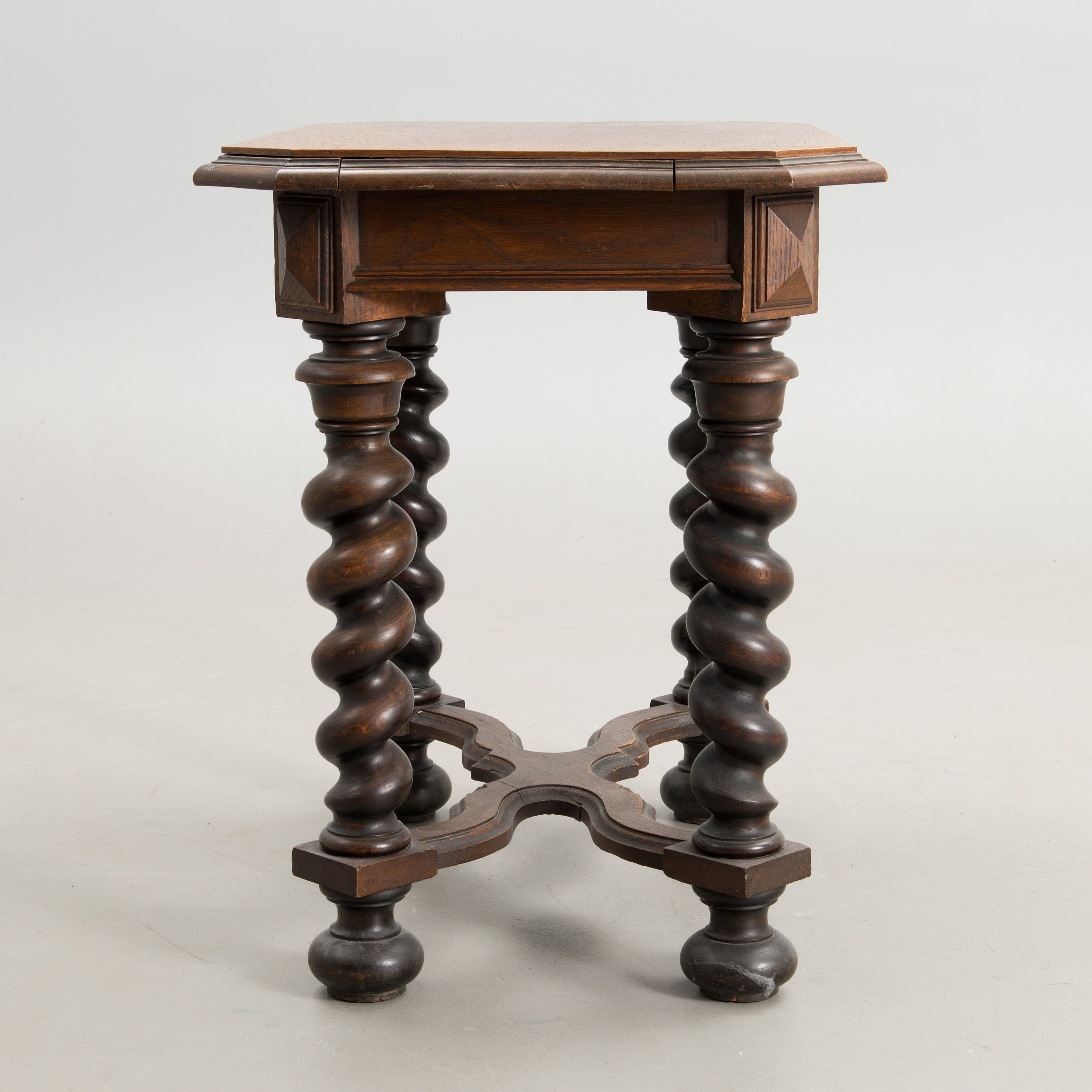 A 1930/-40s table. - Bukowskis