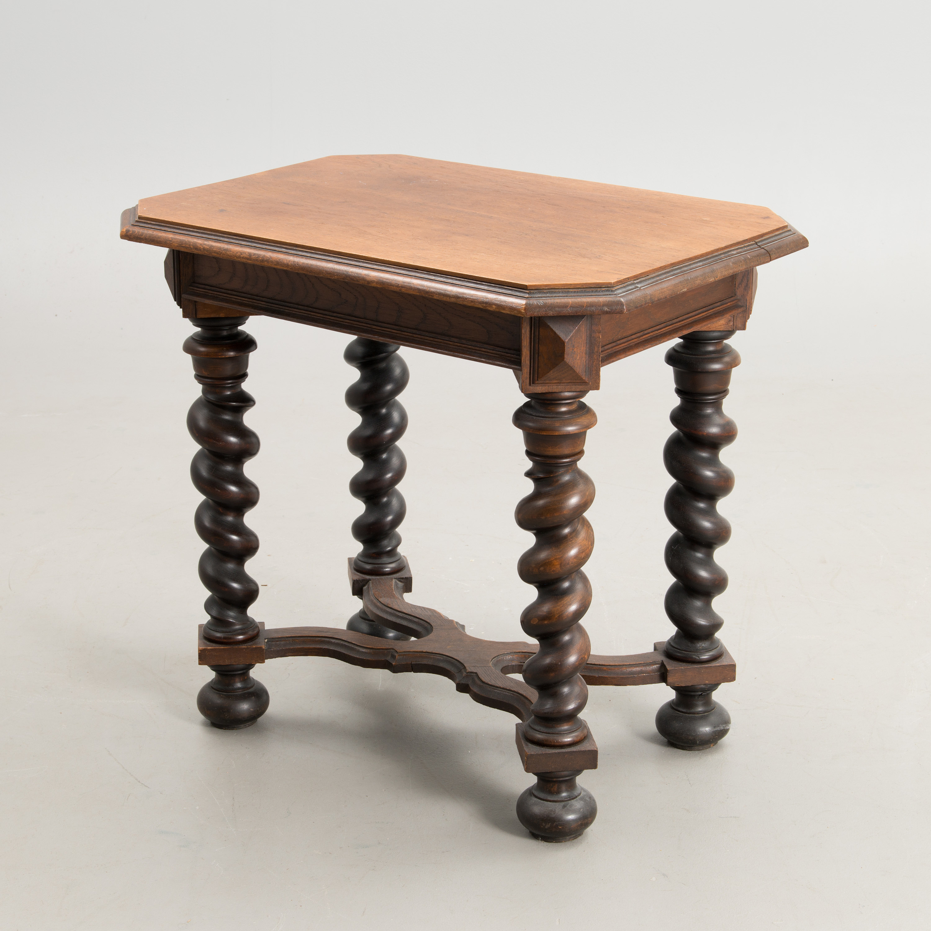 A 1930/-40s table. - Bukowskis